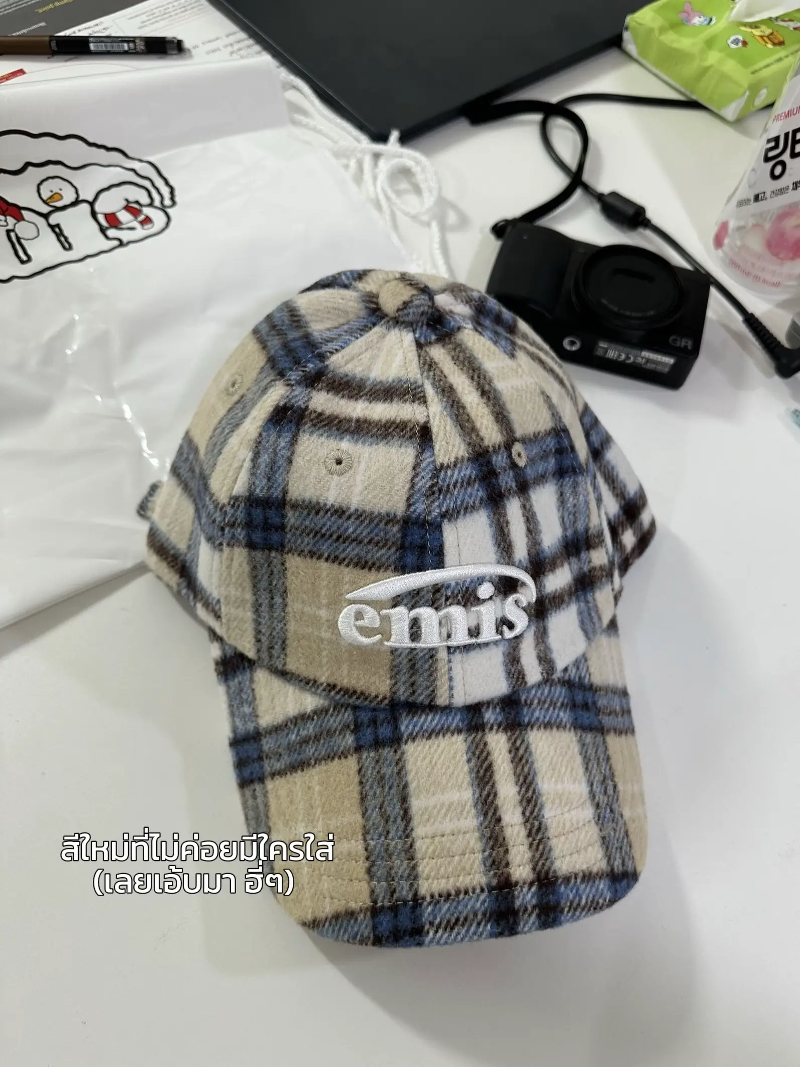 หมวกที่ต้องมีติดบ้าน emis cap 🧢🤍 | แกลเลอรีที่โพสต์โดย 🧸💭 | Lemon8