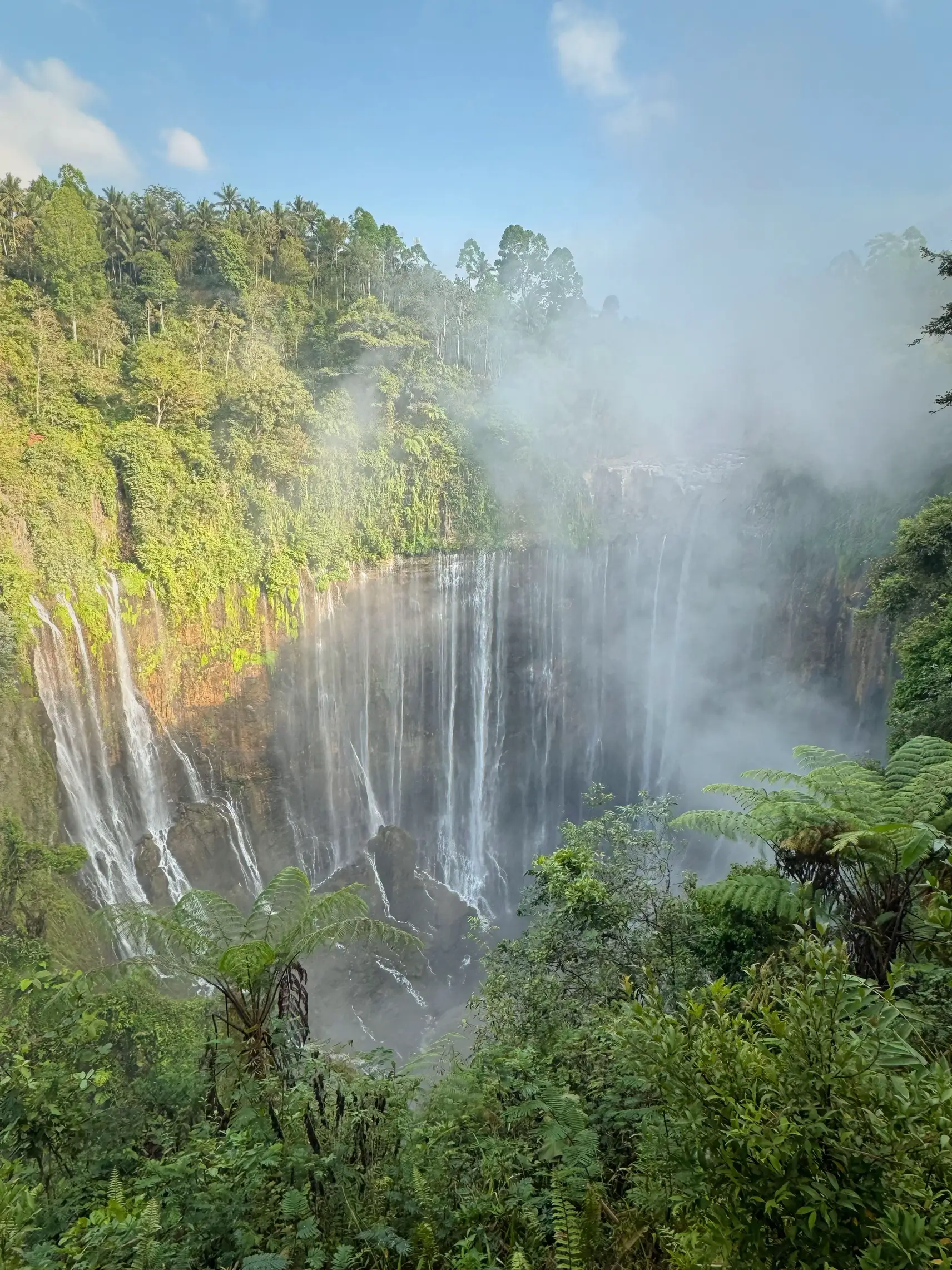 Tumpak Sewu Waterfalls 1,000 สายน้ำมารวมกัน | แกลเลอรีที่โพสต์โดย WithMyShutter | Lemon8