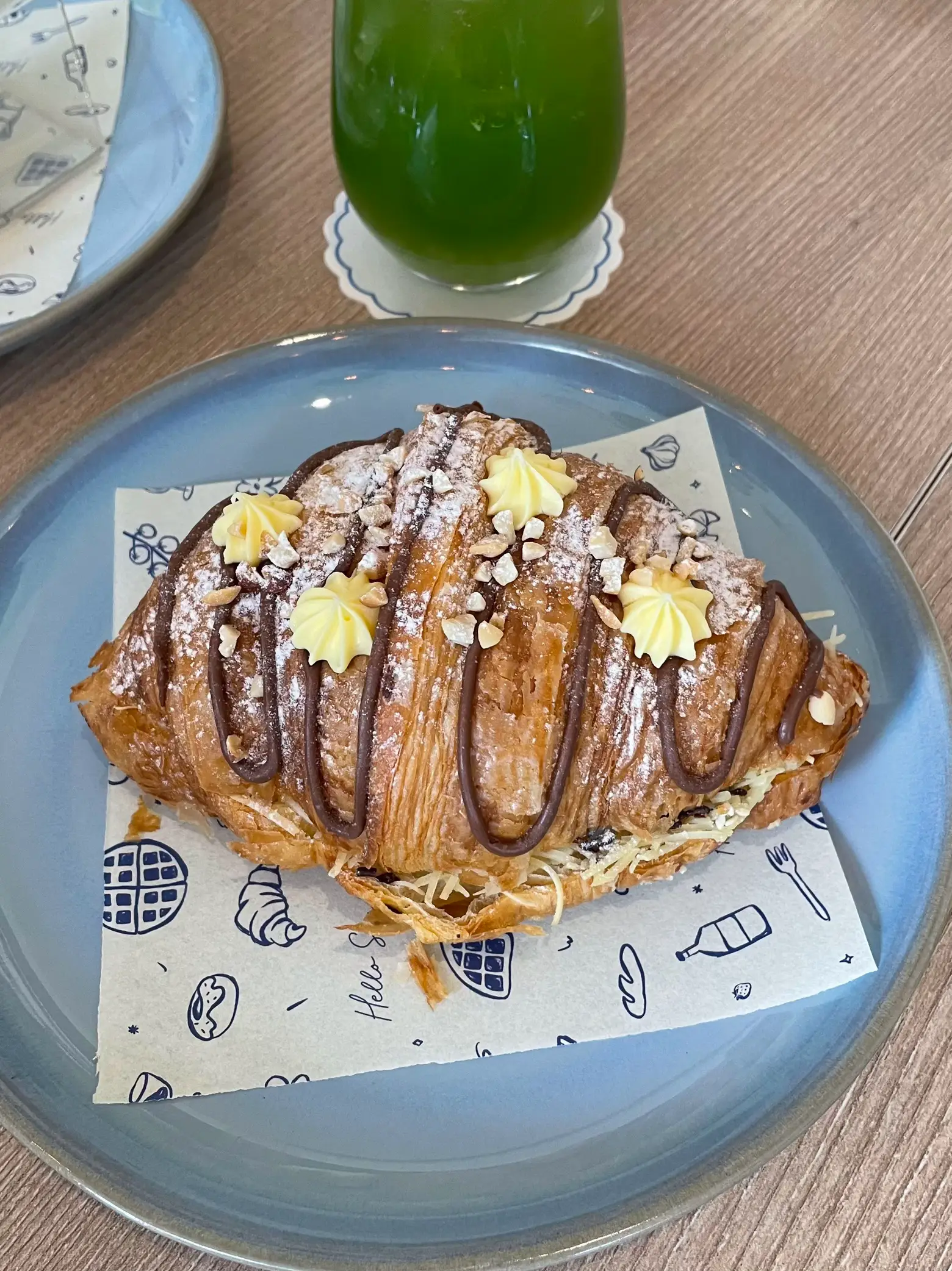 Makan apa aja di Hello Sunday Margo City? | Galeri diposting oleh Nad ...