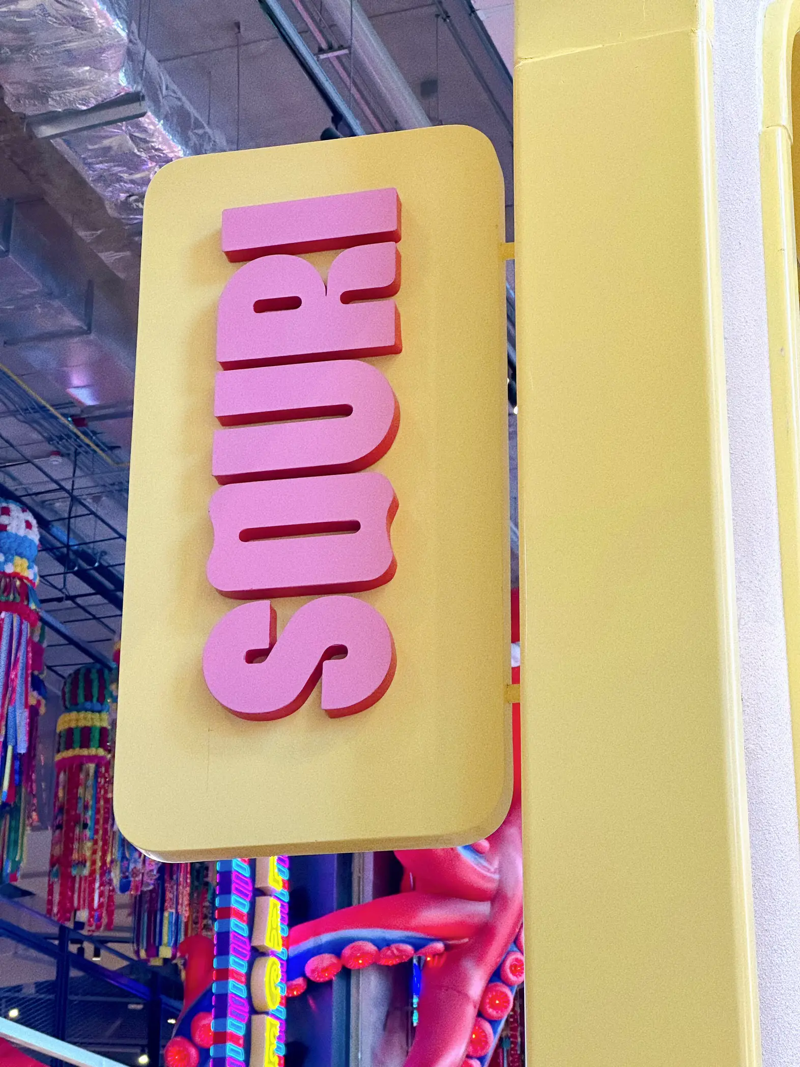 REVIEW SOURI MACARON ร้านดัง จะอร่อยแค่ไหน 💛🩷 | แกลเลอรีที่โพสต์โดย ...