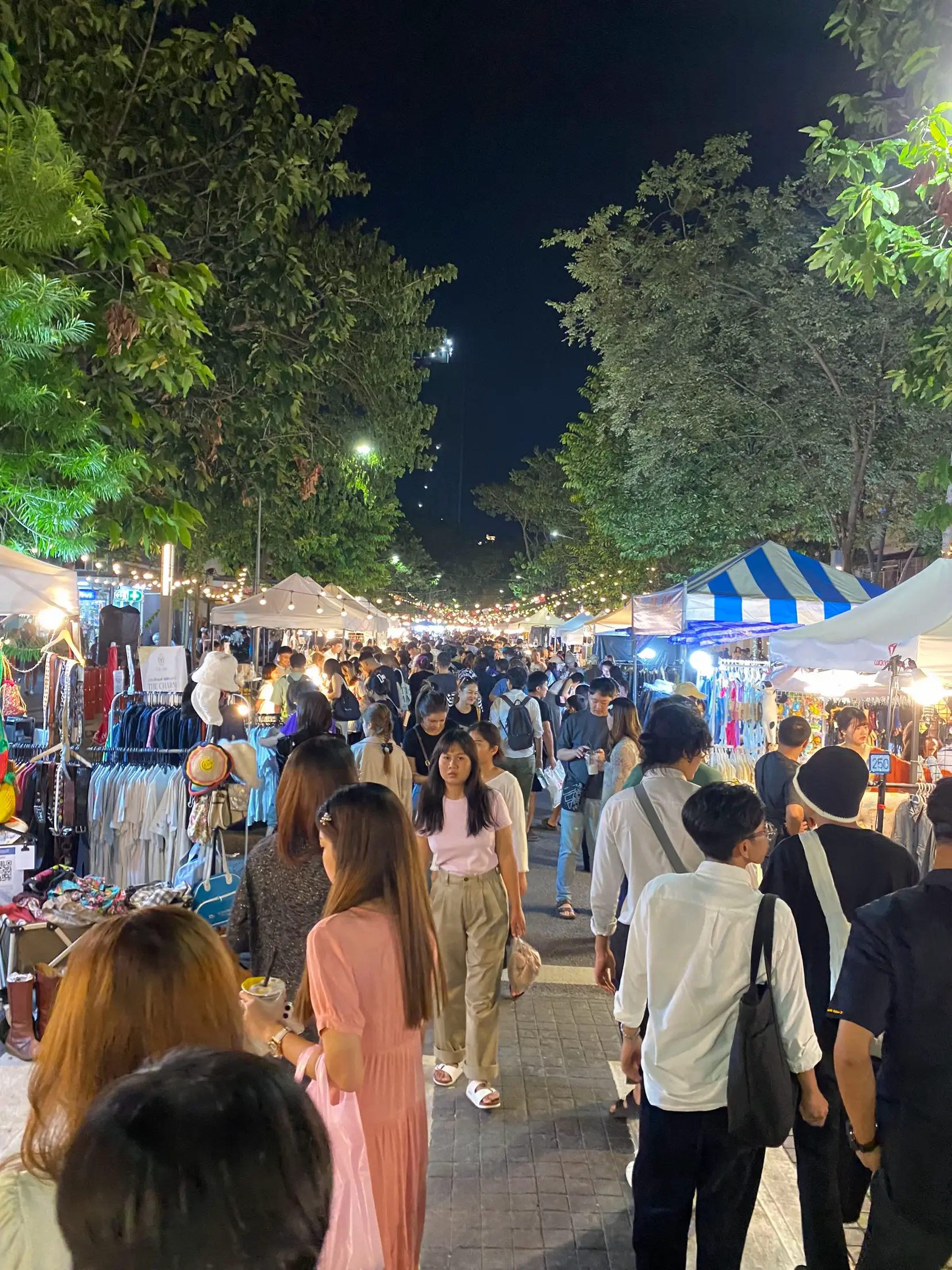 Knock Knock Market 🛍️ แลนด์มาร์คของเหล่านักชอป ย่านจุฬา🏮 | แกลเลอรีที่ ...