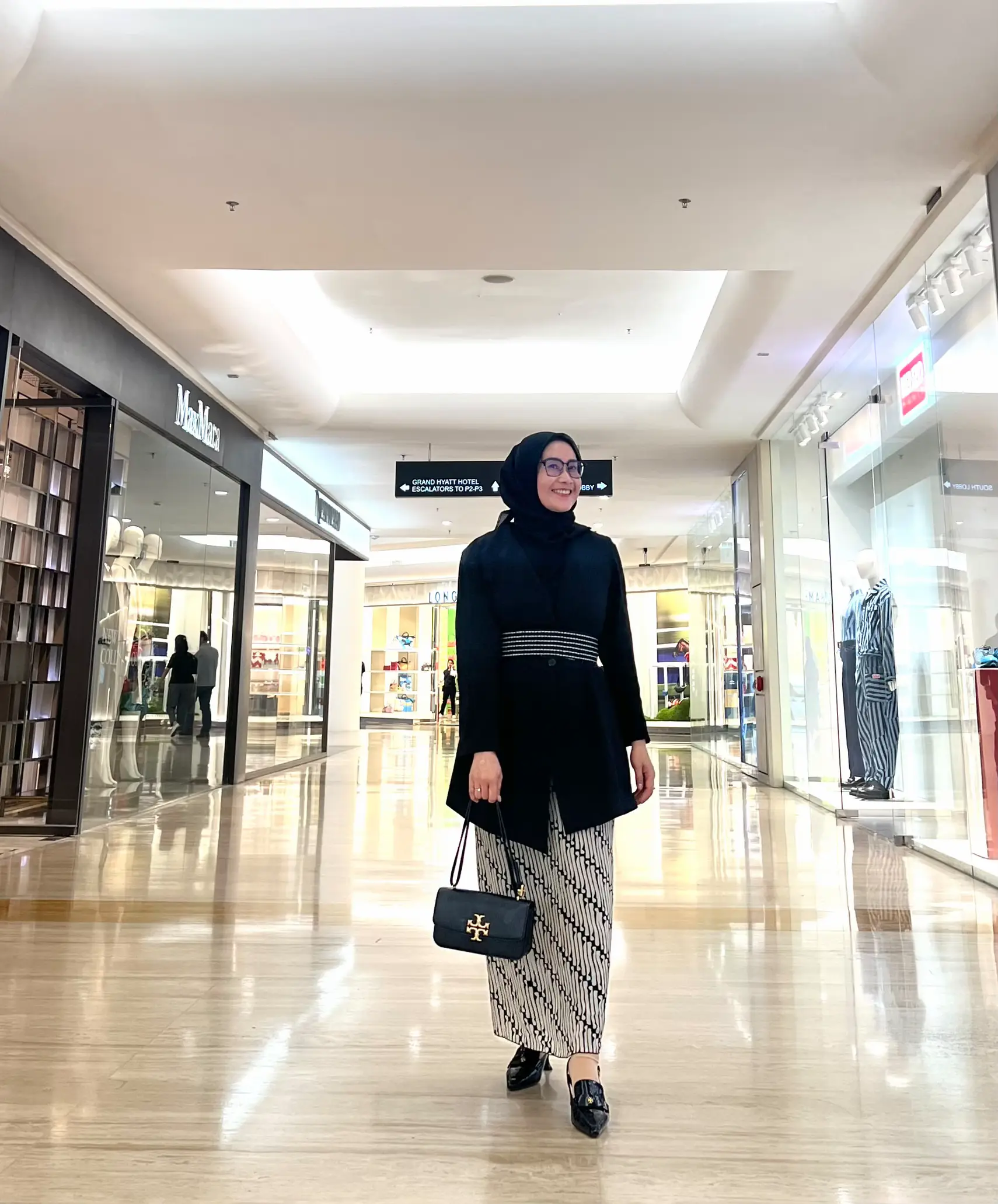 Outfit Kondangan Rok Batik Tulis Solo! | แกลเลอรีที่โพสต์โดย wi | Lemon8