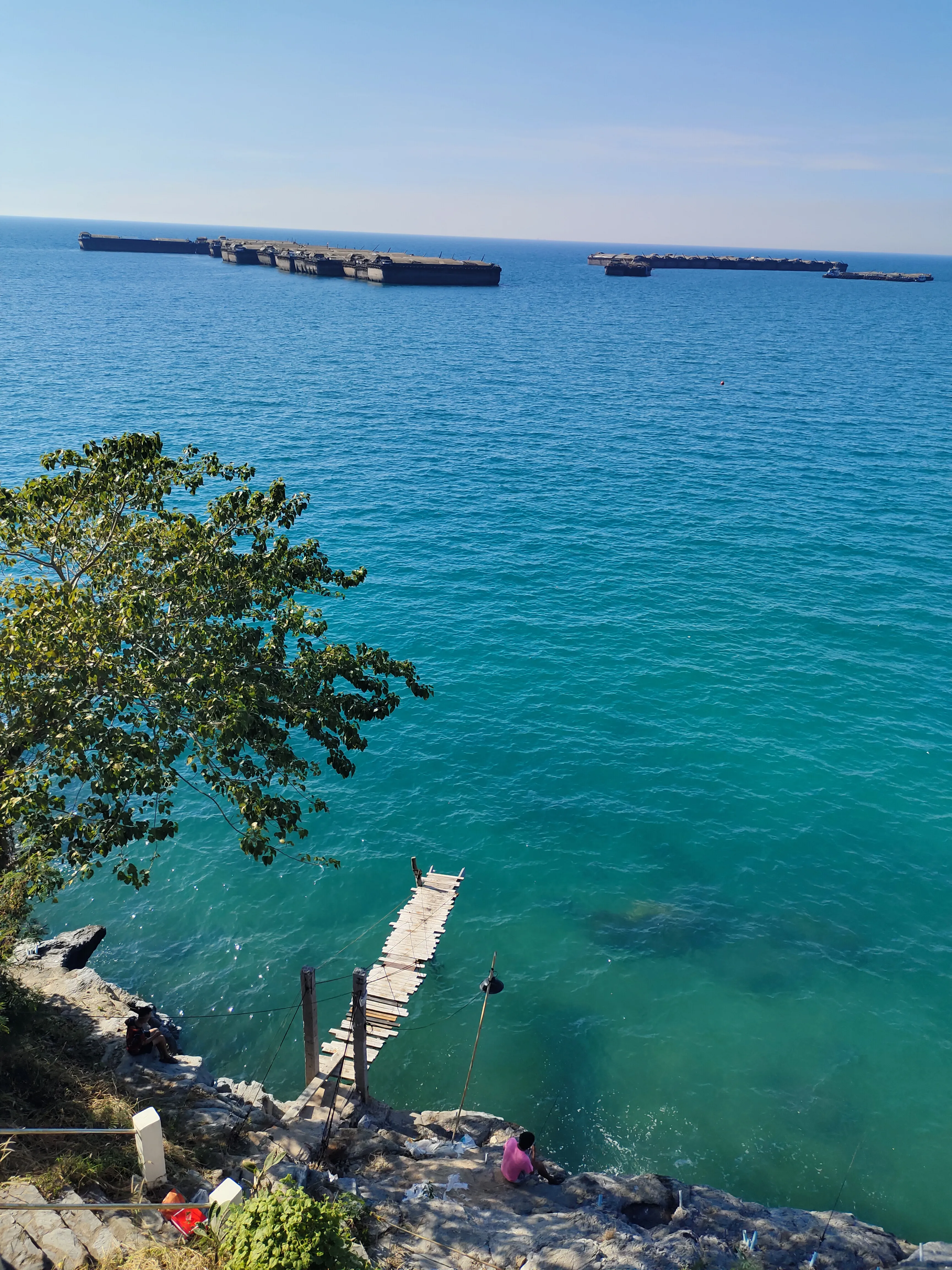 ที่พักราคาน่ารัก unseen resort เกาะสีชัง🥰 | แกลเลอรีที่โพสต์โดย Lanan st | Lemon8