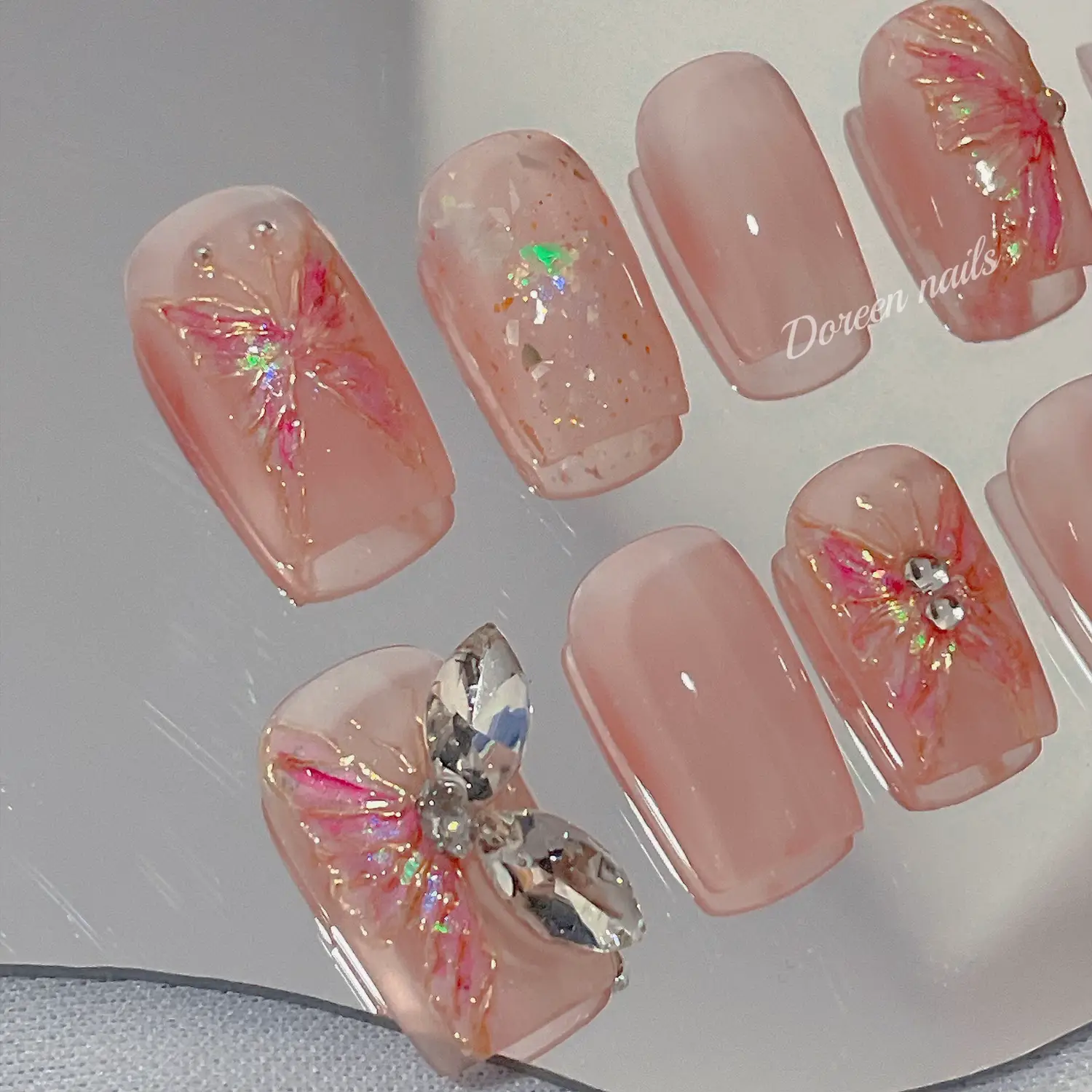 เล็บปลอมสไตล์ผีเสื้อสวยๆๆ😍 | แกลเลอรีที่โพสต์โดย Doreen Nails | Lemon8