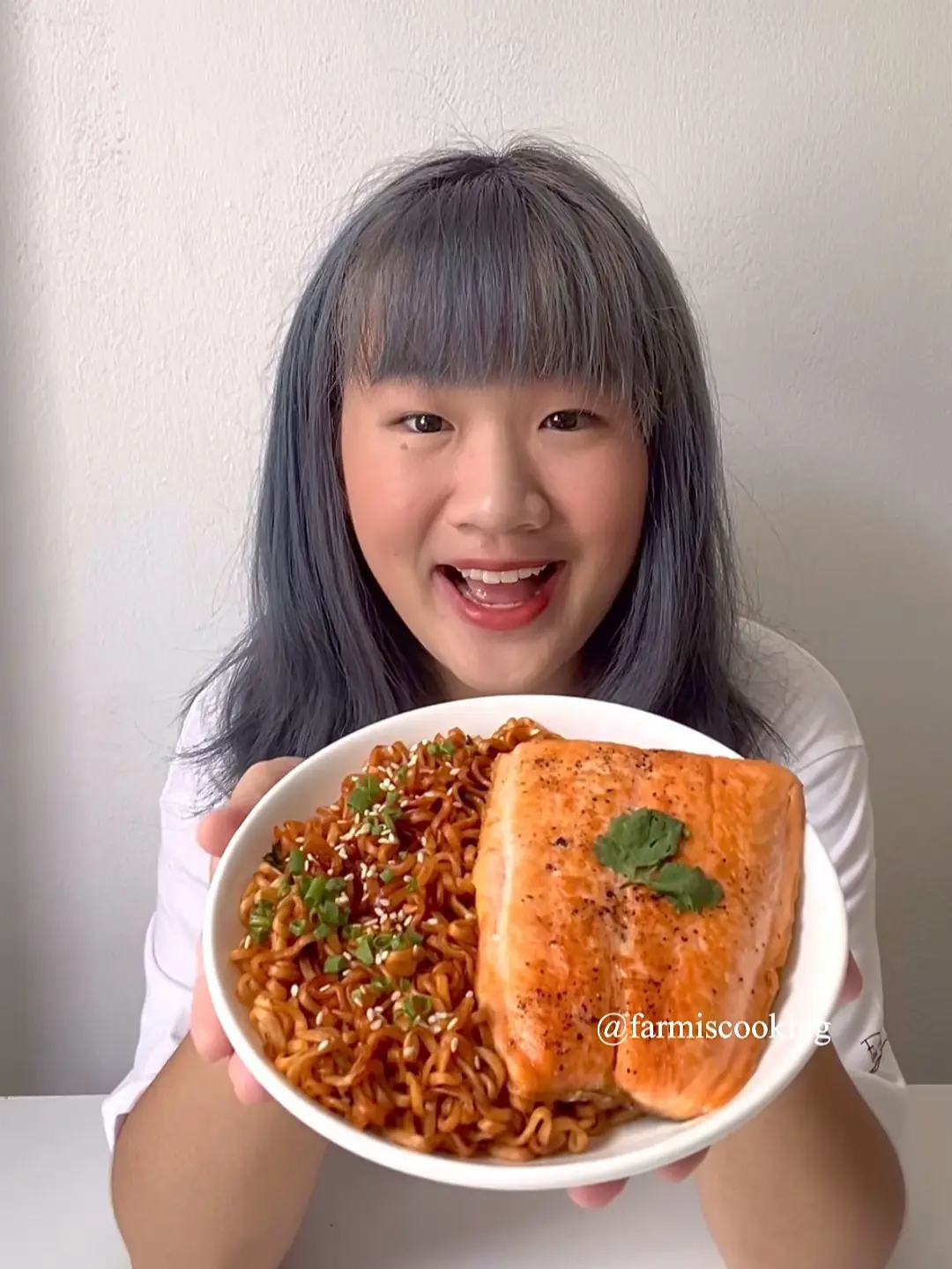 รามยอนเผ็ดแซลมอน🌶️ | วิดีโอที่เผยแพร่โดย farmiscooking | Lemon8