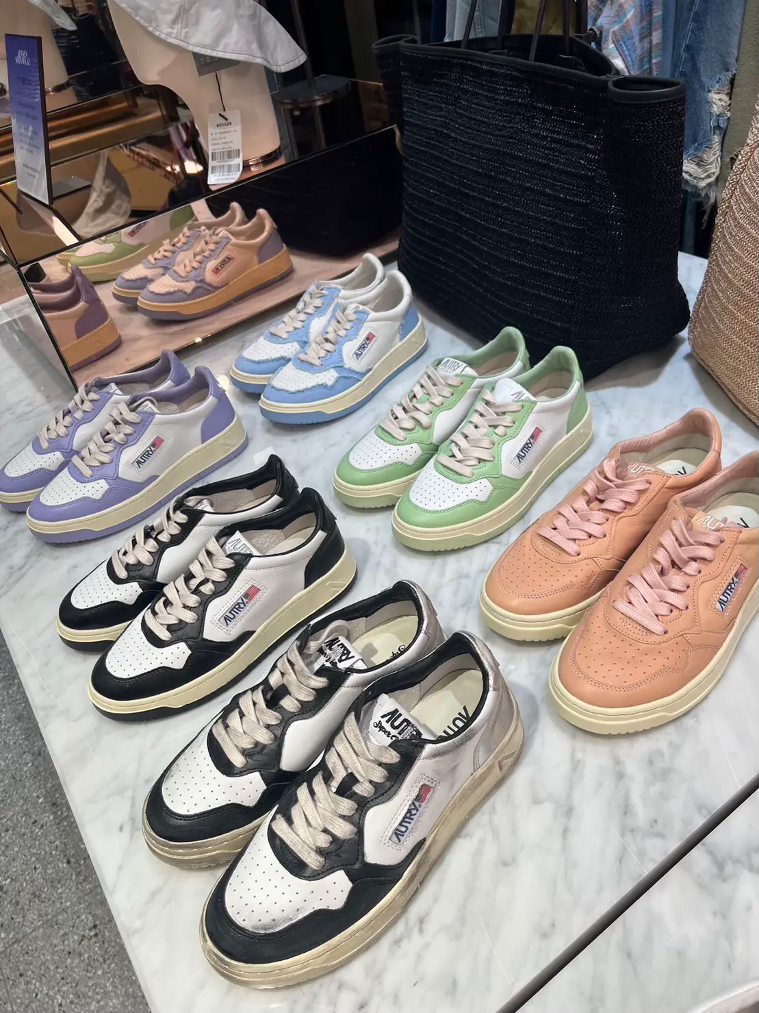 รองเท้า autry ลด 30-50% | แกลเลอรีที่โพสต์โดย beavermoon.y | Lemon8