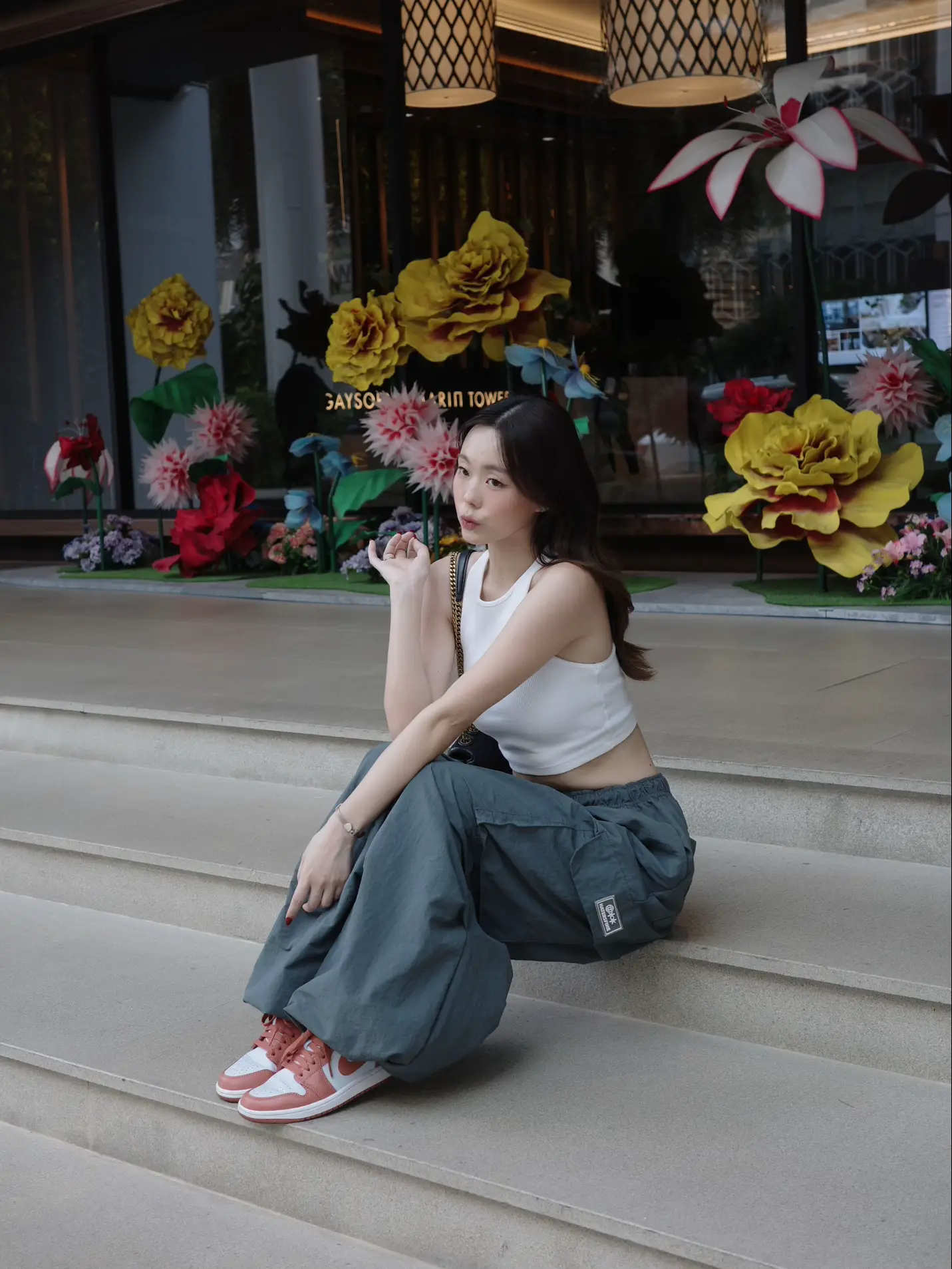 OOTD💕 แต่งตัวไปถ่ายรูปเล่นที่ Gaysorn Amarin📸 | แกลเลอรีที่โพสต์โดย ployxadisa | Lemon8