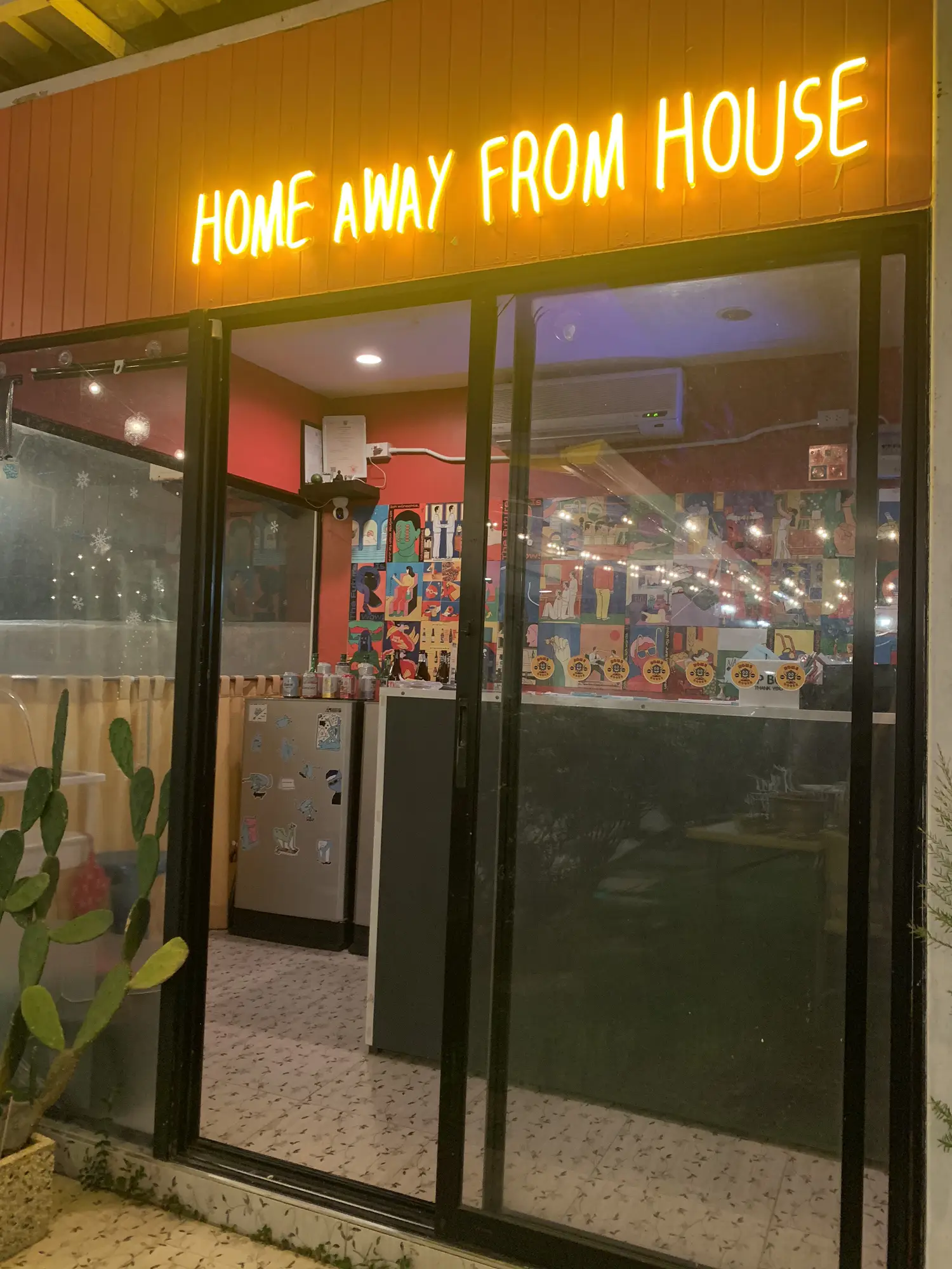 ร้าน Home away from house (พัทยา) | แกลเลอรีที่โพสต์โดย Dubble’U | Lemon8