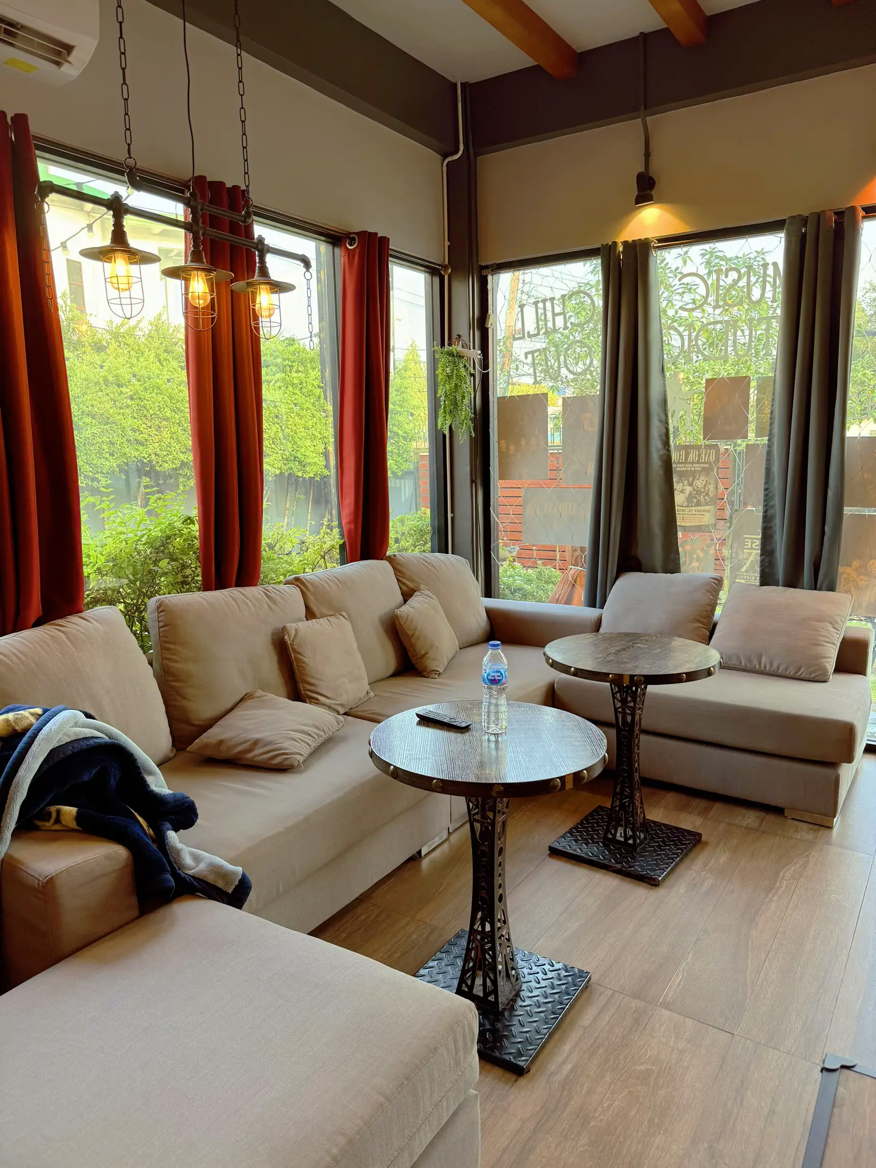 ห้องซ้อมดนตรี THE SILVER HOUSE 🎧🩶🦋 | แกลเลอรีที่โพสต์โดย อวยไม่เก่ง ...