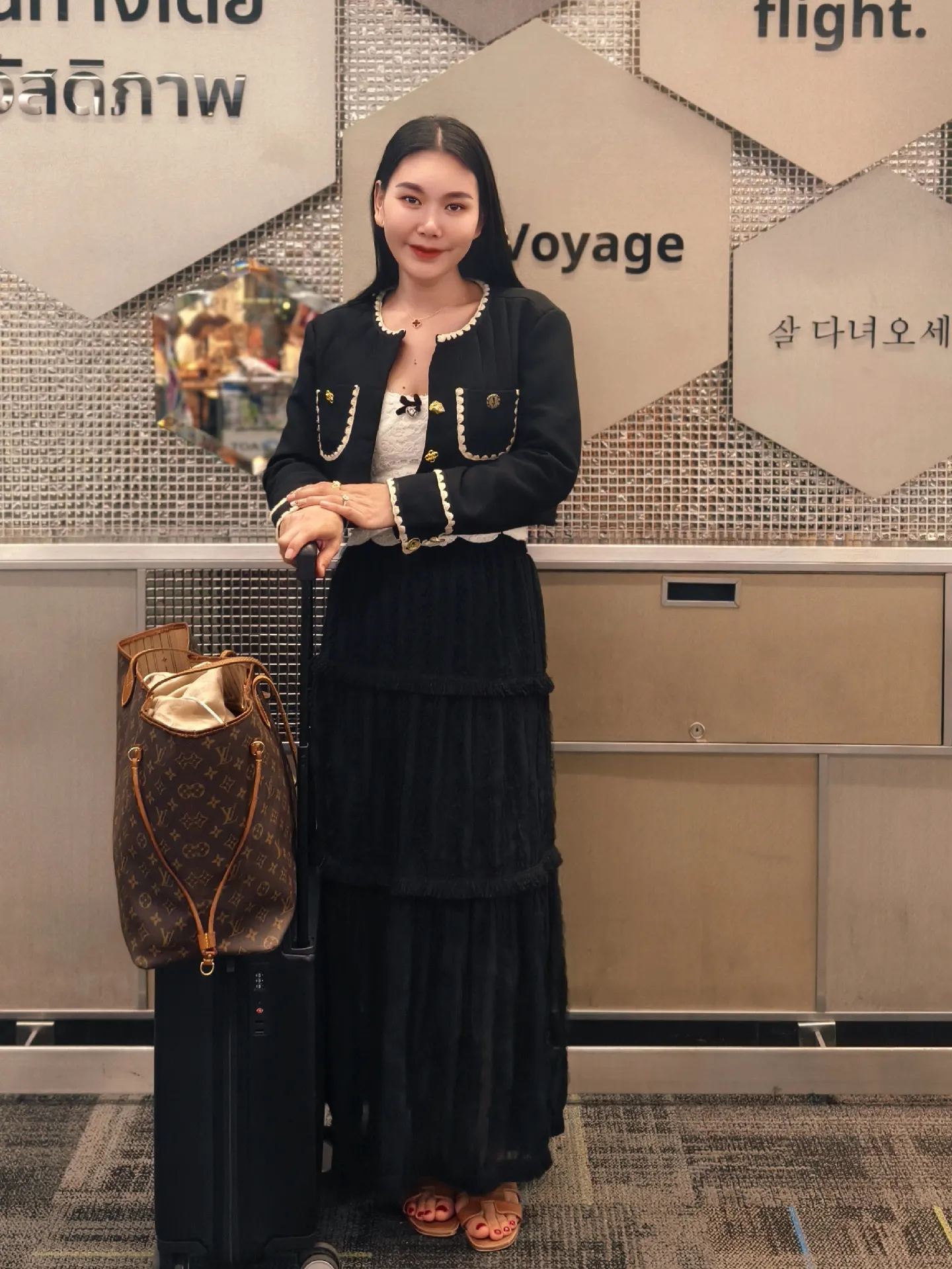 Airport look เป็นลุคที่สำคัญนะคะอย่ามองข้าม | แกลเลอรีที่โพสต์โดย TEERADA | Lemon8