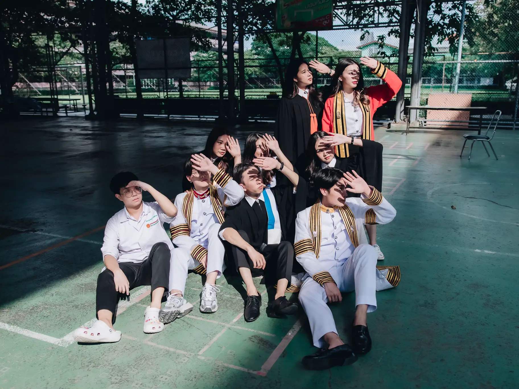 ถ่ายรูปรับปริญญา EP.2 ถ่ายกับกลุ่มเพื่อน 20 คน📷💖 | แกลเลอรีที่โพสต์โดย mormor | Lemon8