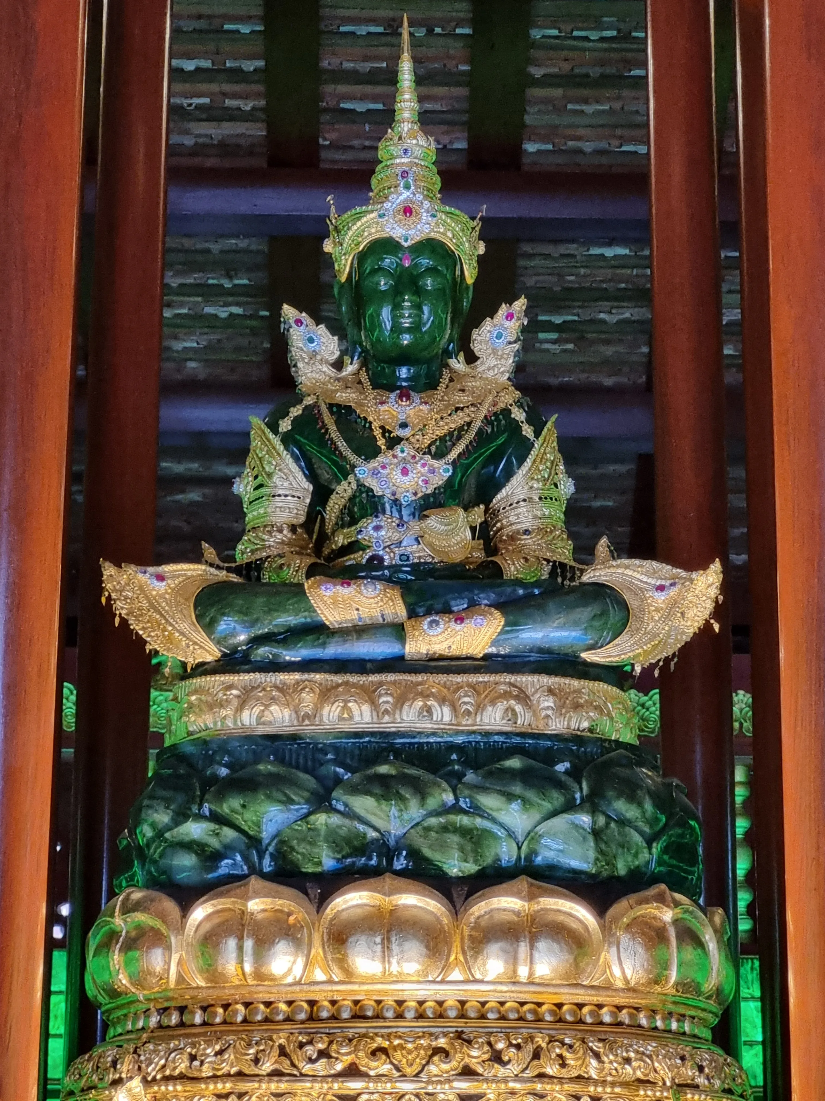 📍วัดพระแก้ว เชียงราย | แกลเลอรีที่โพสต์โดย ⭐️Chollada🌙 | Lemon8