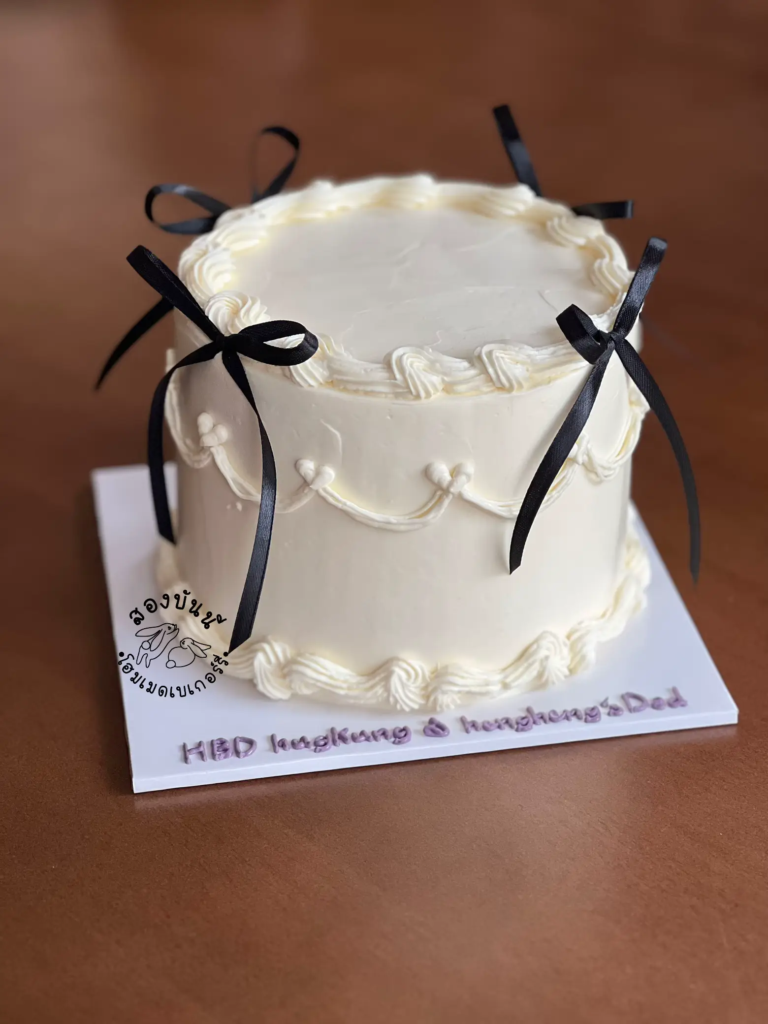 Black ribbon cake 🖤 | Gallery posted by s0ngbunny | Lemon8