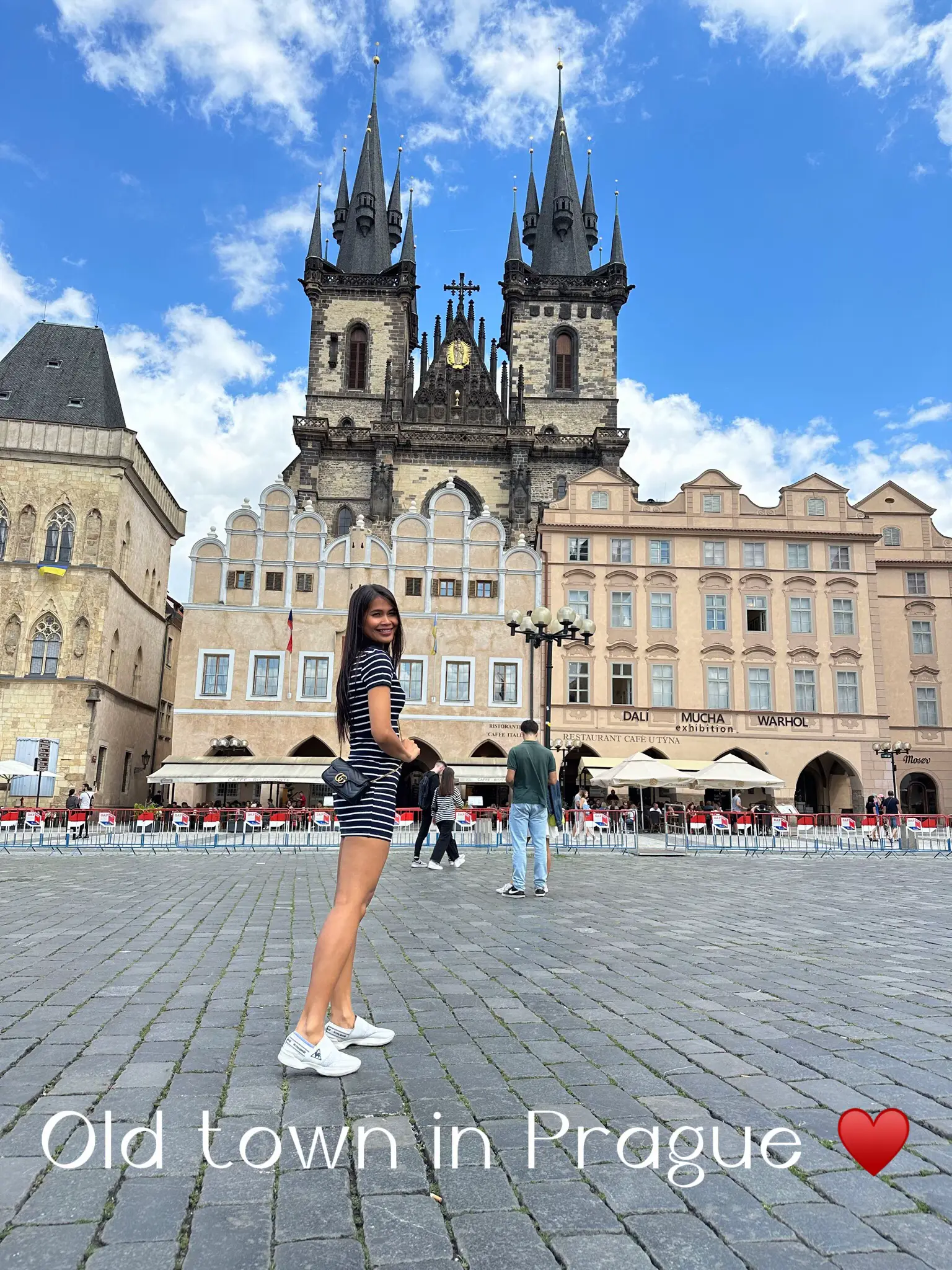 Summer in Prague 2023 ♥️🏛️ 🕰️🌉 | แกลเลอรีที่โพสต์โดย Donut159 🍩 | Lemon8