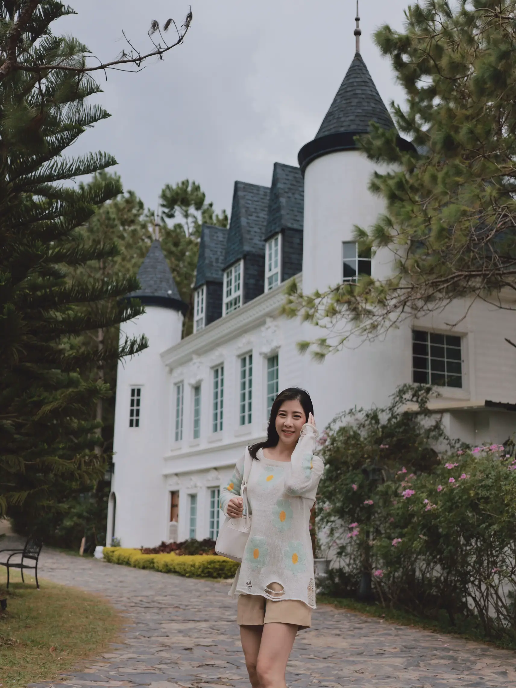 คาเฟ่น่ารักกับstarbuck บนเขา😋☕️ | แกลเลอรีที่โพสต์โดย Pookie Pook | Lemon8