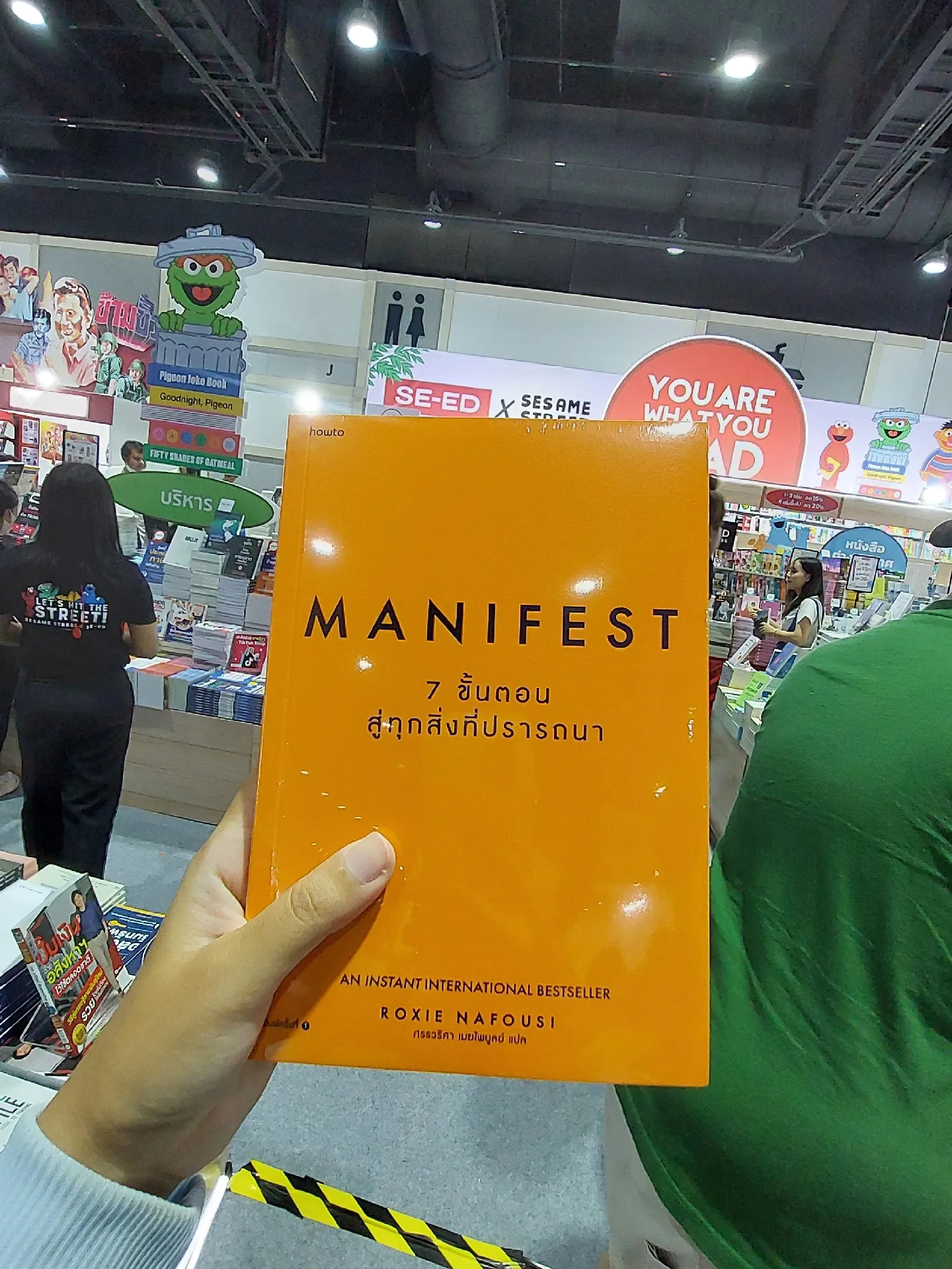 งานหนังสือฯ ครั้งที่ 28 - วันแรกได้อะไรบ้าง! | แกลเลอรีที่โพสต์โดย Flora Co. | Lemon8