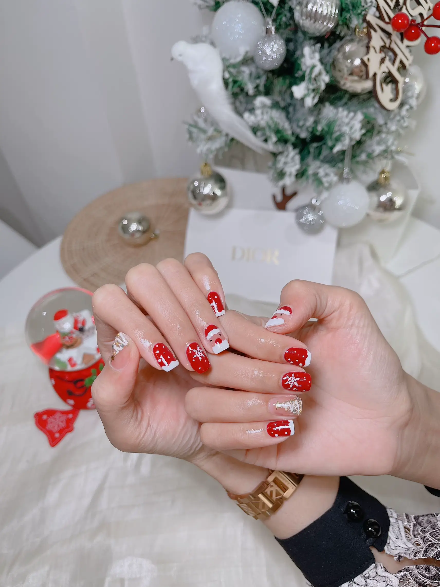 ไอเดียทำเล็บคริสต์มาส | แกลเลอรีที่โพสต์โดย Apirata studio | Lemon8