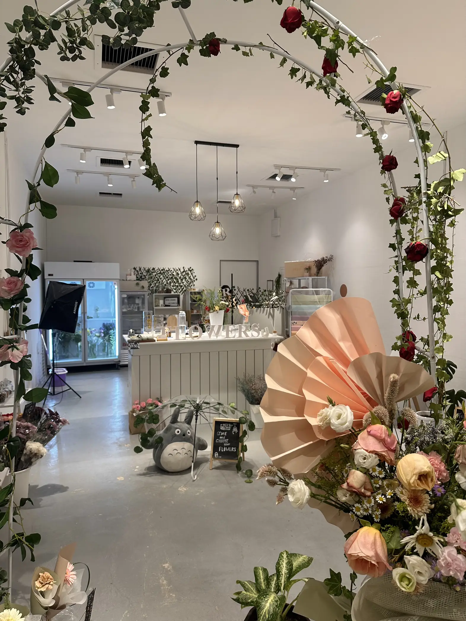 Flower Shop with Flower Teas and Pastries in Ipoh | Galeri disiarkan ...