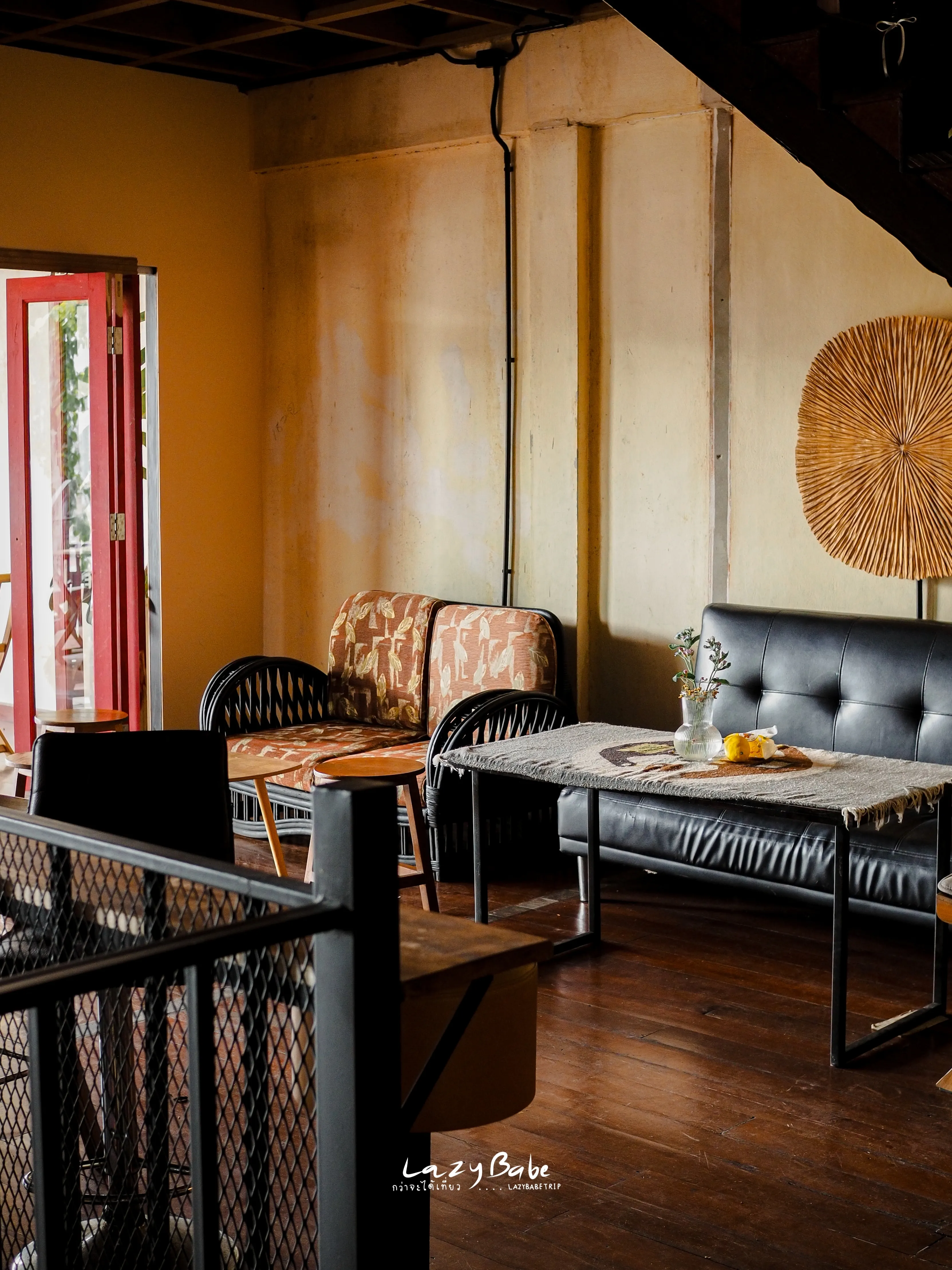 บอกต่อ ☕ Coffee & Bar 🥂 บรรยากาศเท่ใกล้ BTS | แกลเลอรีที่โพสต์โดย Lazy Babe | Lemon8