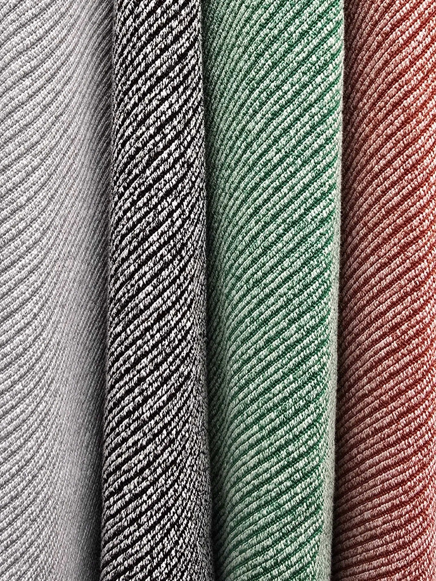 พามาดูเสื้อ Jacket Rally รุ่นใหม่ ถึงหน้าร้าน! 🪅 | แกลเลอรีที่โพสต์โดย thetinybangs | Lemon8