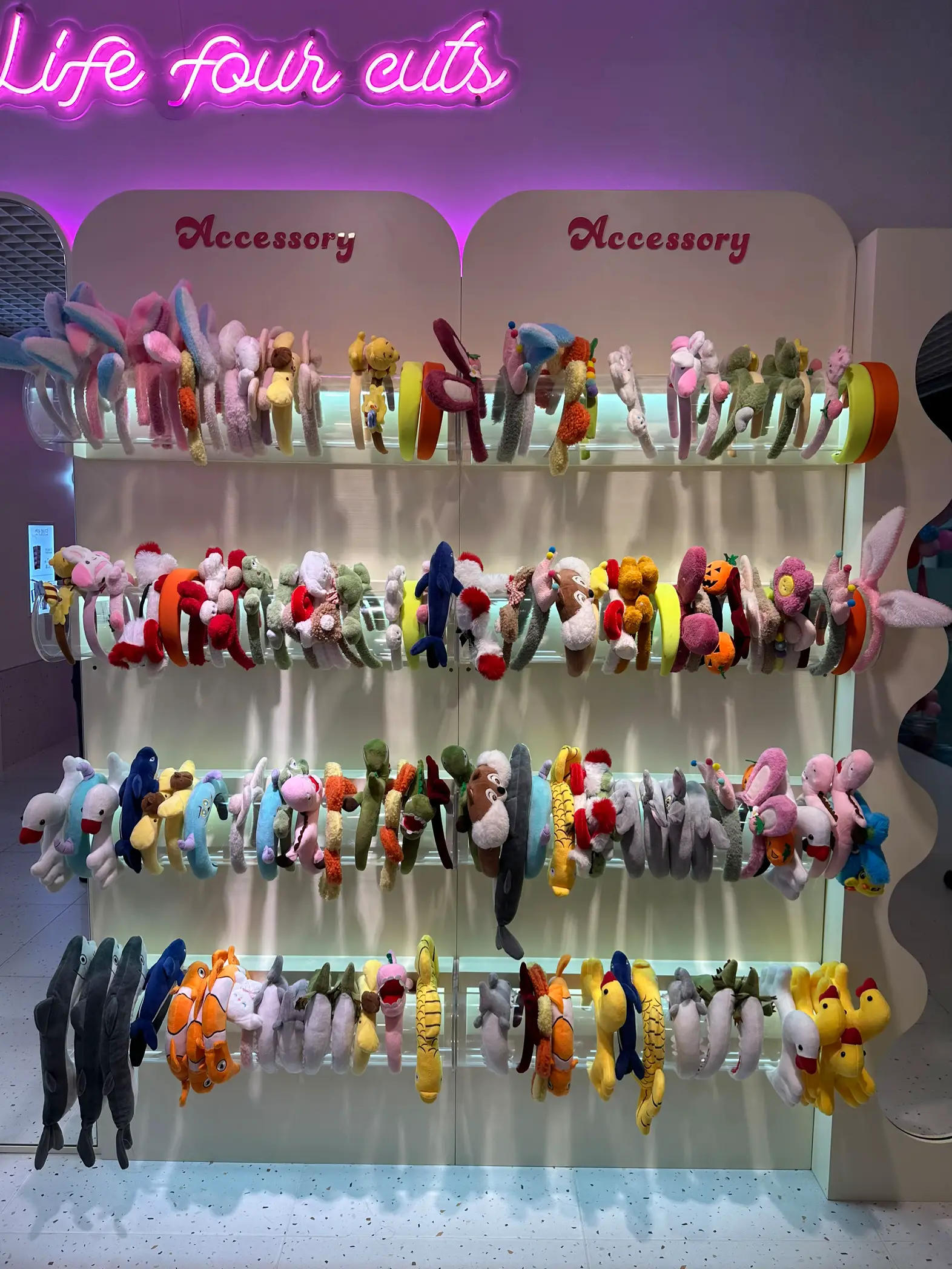 Photo Booth LIFE FOUR CUTS พร็อบเยอะๆ น่ารักมาก | แกลเลอรีที่โพสต์โดย aimobject | Lemon8