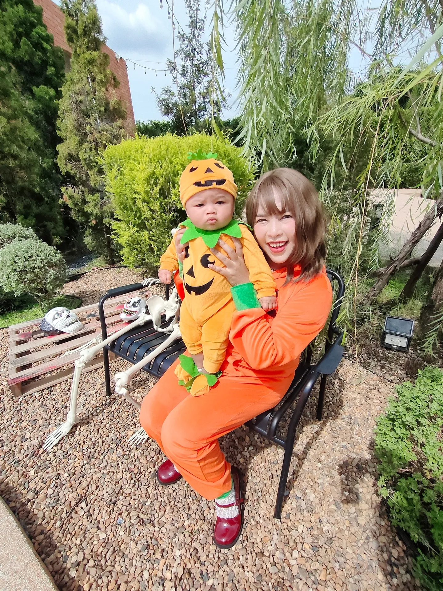 พาลูกถ่ายธีม pumpkin ghost 🎃 | แกลเลอรีที่โพสต์โดย FinnMee | Lemon8