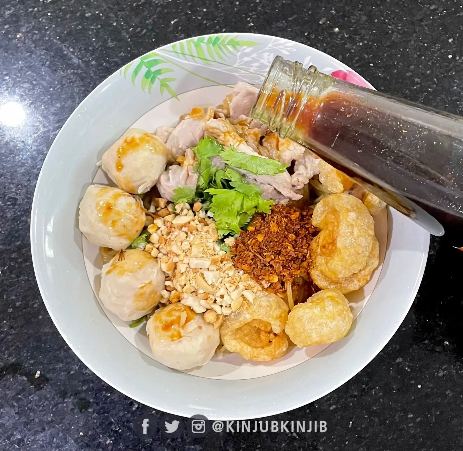 ซอสก๋วยเตี๋ยวแห้งสำเร็จรูปของเลอรสอร่อยถูกจริตมากก | แกลเลอรีที่โพสต์โดย kinjubkinjib | Lemon8