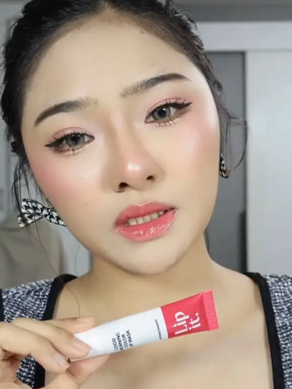 ลิปบำรุงที่สีสวยจึ้งมาก | วิดีโอที่เผยแพร่โดย สมศรี channel | Lemon8