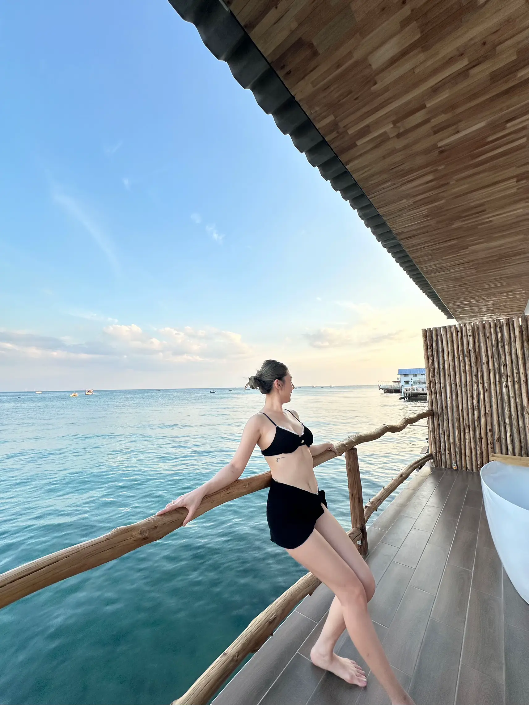 ฮีลใจที่เกาะล้าน ห้องพักวิวทะเลแบบ180องศา 😍 | แกลเลอรีที่โพสต์โดย na.lin | Lemon8