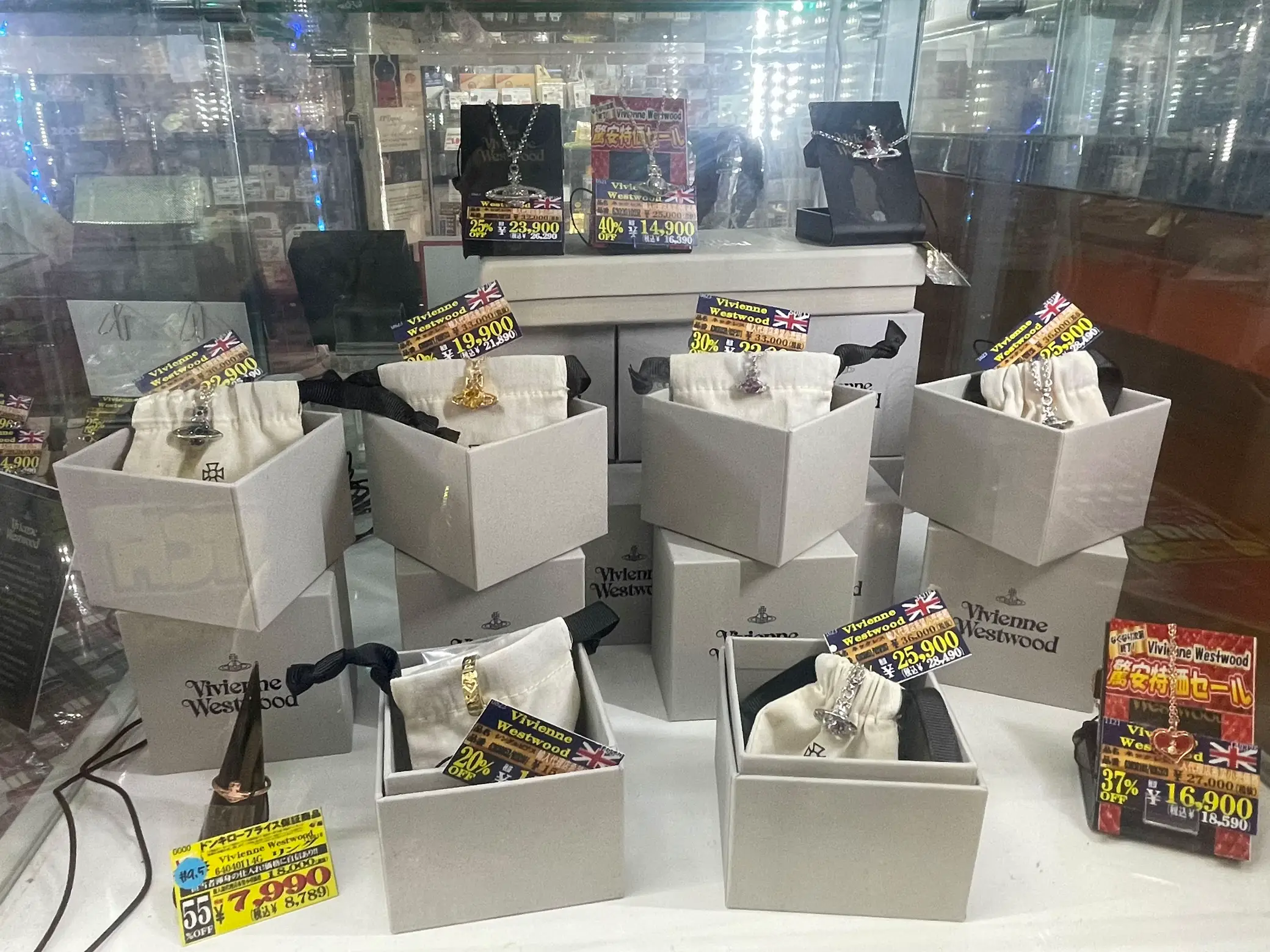 Vivienne Westwood Japan🇯🇵 | แกลเลอรีที่โพสต์โดย 🌼Kh😊😴n-Kaew👯 | Lemon8