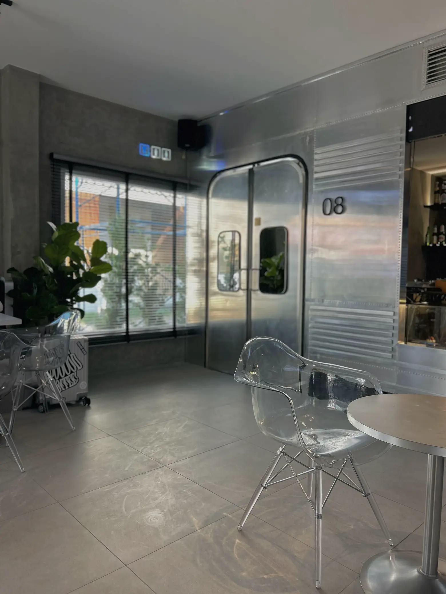 craze cafe music and bar | แกลเลอรีที่โพสต์โดย Oil Alisa | Lemon8