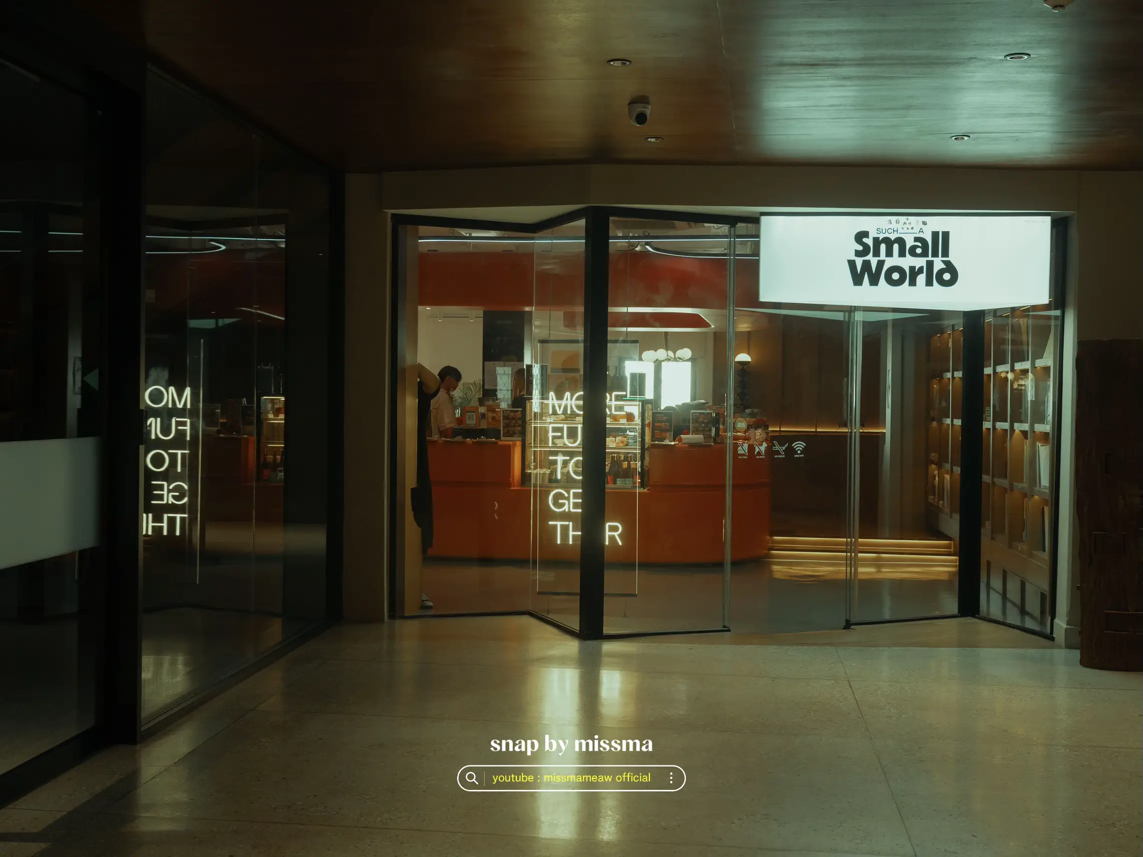 such a small world คาเฟ่ ดูหนัง ฟังเพลง เล่นเกมส์ ครบ | แกลเลอรีที่โพสต์โดย missmameaw | Lemon8