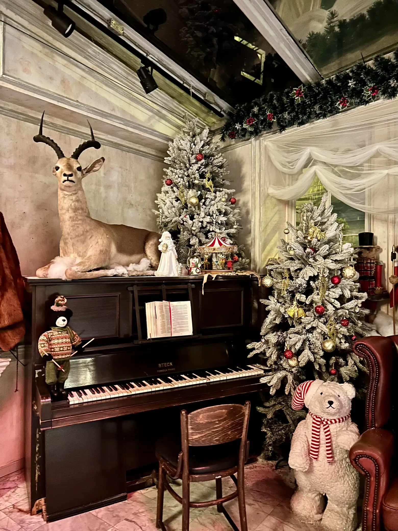 🎄 📸พิกัด คาเฟ่ ตีมคริสมาสต์ : B-STORY Garden Cafe | แกลเลอรีที่โพสต์โดย Ashscope🍒 | Lemon8