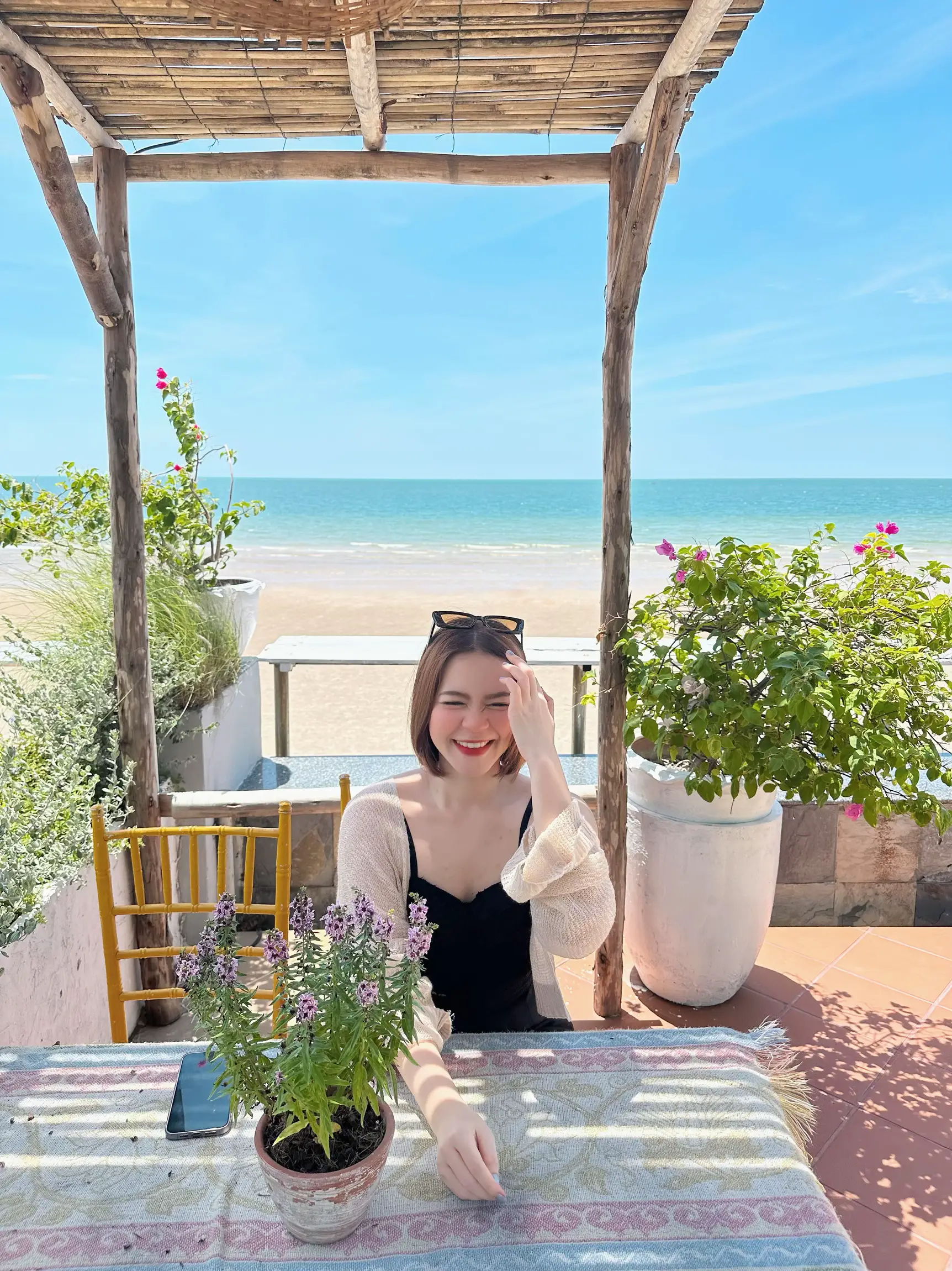 คาเฟ่ หัวหิน มุมถ่ายรูปสวยมาก : Chaplu Cafe&Restaurant | แกลเลอรีที่โพสต์โดย Mali.m | Lemon8