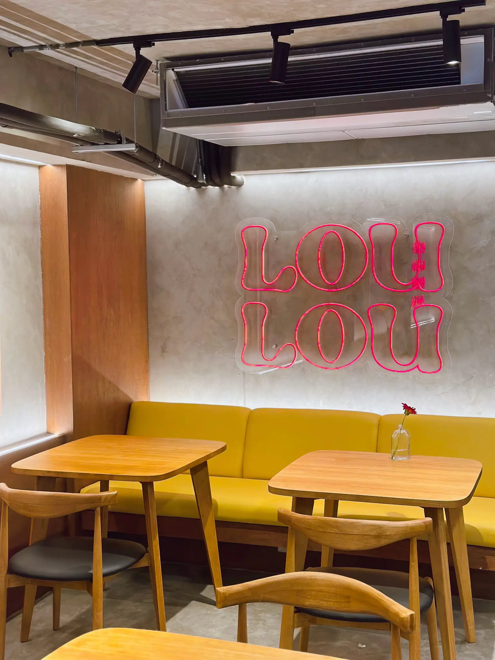 loulou.bkk คาเฟ่เปิดใหม่ย่านสุทธิสาร | แกลเลอรีที่โพสต์โดย 𝒜𝒪𝒩•𝒜𝒪𝒩 * 🌸 | Lemon8
