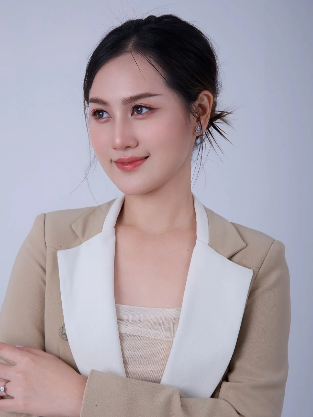 แนะนำสตูถ่ายโปรไฟล์สวยๆ 📸 | แกลเลอรีที่โพสต์โดย lolyploy | Lemon8