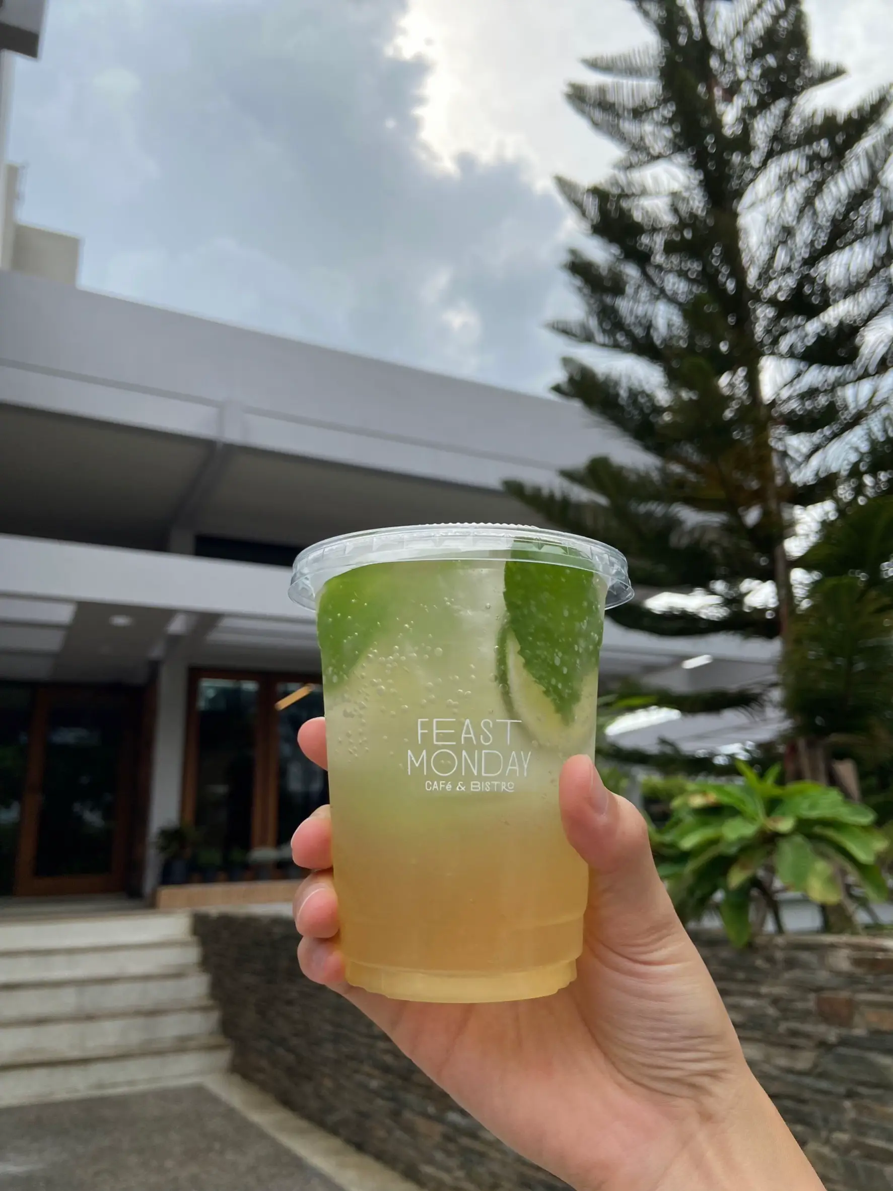 Feast Monday☕️ | แกลเลอรีที่โพสต์โดย THE OIL R. | Lemon8