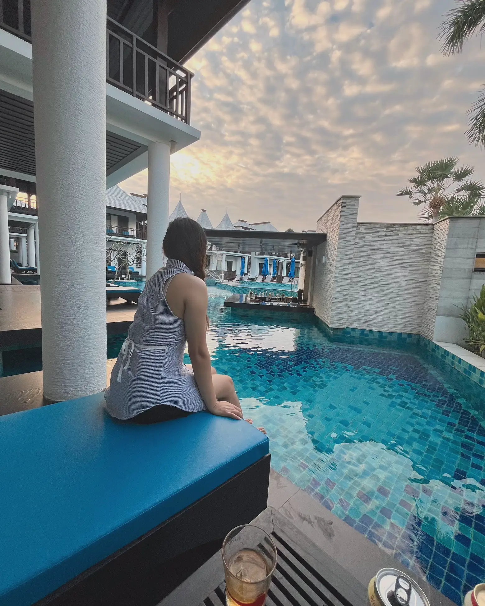 ที่พักพัทยา มีสระว่ายน้ำหน้าห้อง 🏊‍♂️🏊‍♂️ | แกลเลอรีที่โพสต์โดย Taew Raew | Lemon8