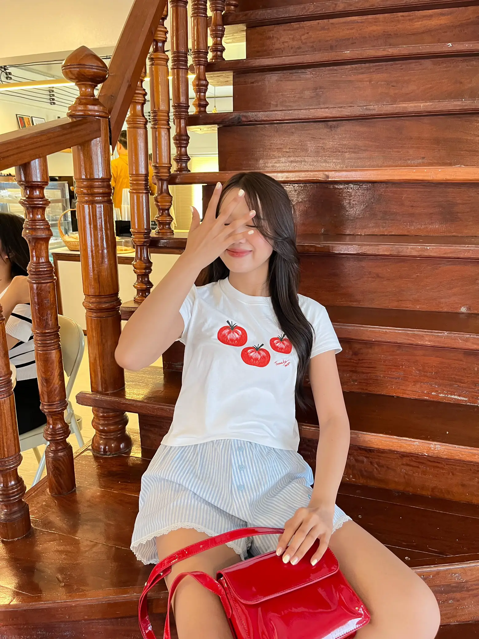 เสื้อมะเขือเทศสุดฮิต แมทยังไงให้น่ารัก | แกลเลอรีที่โพสต์โดย Ig : nisc.h | Lemon8