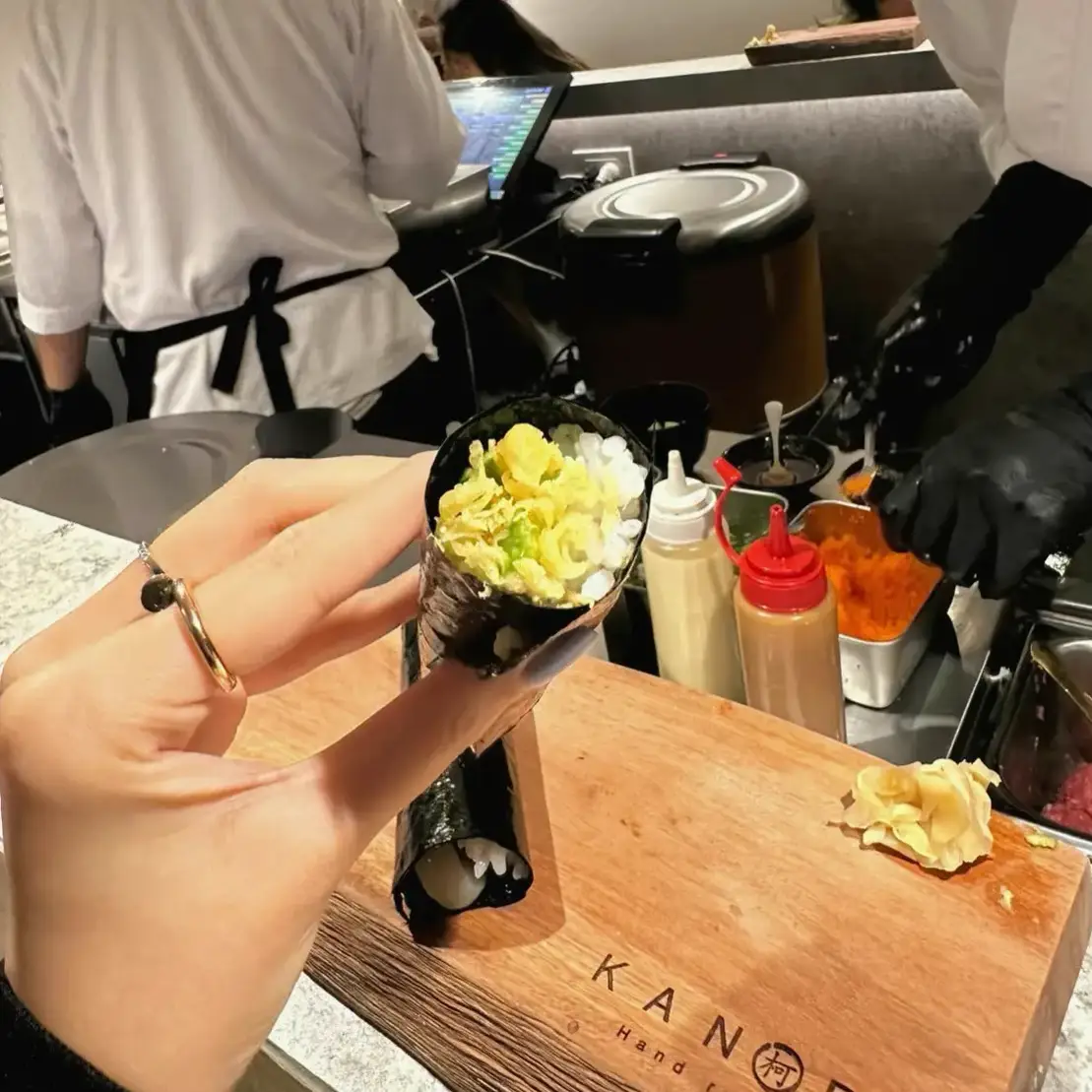 KANORI hand roll bar 🍙 ใจกลาง 📍สุขุมวิท | แกลเลอรีที่โพสต์โดย dipsntrips🥓🛶 | Lemon8