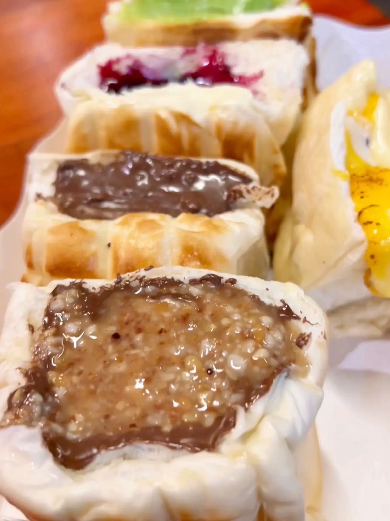 Charcoal Grilled Stuffed Buns ปิ้งเตาถ่าน🍞 | วิดีโอที่เผยแพร่โดย Logo ...