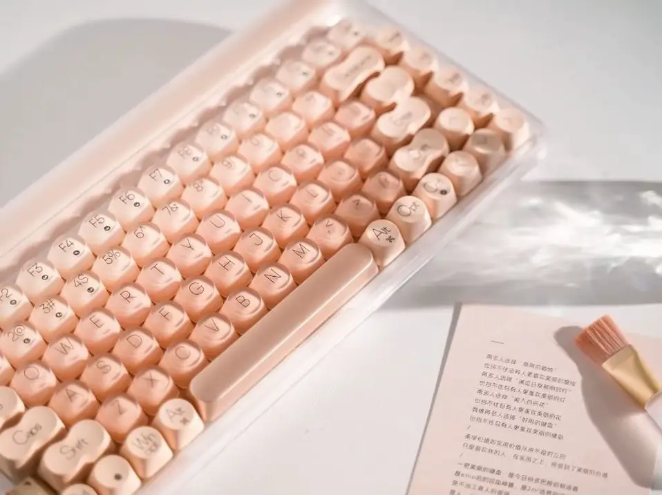 คีย์บอร์ดสีรองพื้น ปุ่ม DOT น่ารักๆ🌨️ | แกลเลอรีที่โพสต์โดย 𝙲𝚑𝚒𝚗𝚐𝚐𝚐 | Lemon8