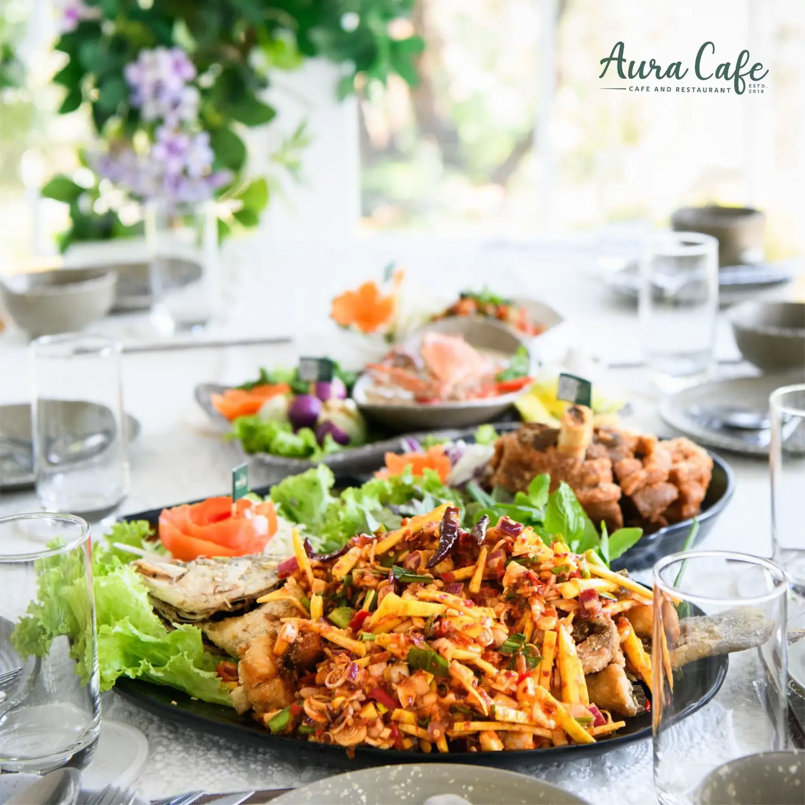 แนะนำเมนูยอดฮิต อิ่ม อร่อย จัดจ้าน 😋 | แกลเลอรีที่โพสต์โดย Aura Cafe | Lemon8