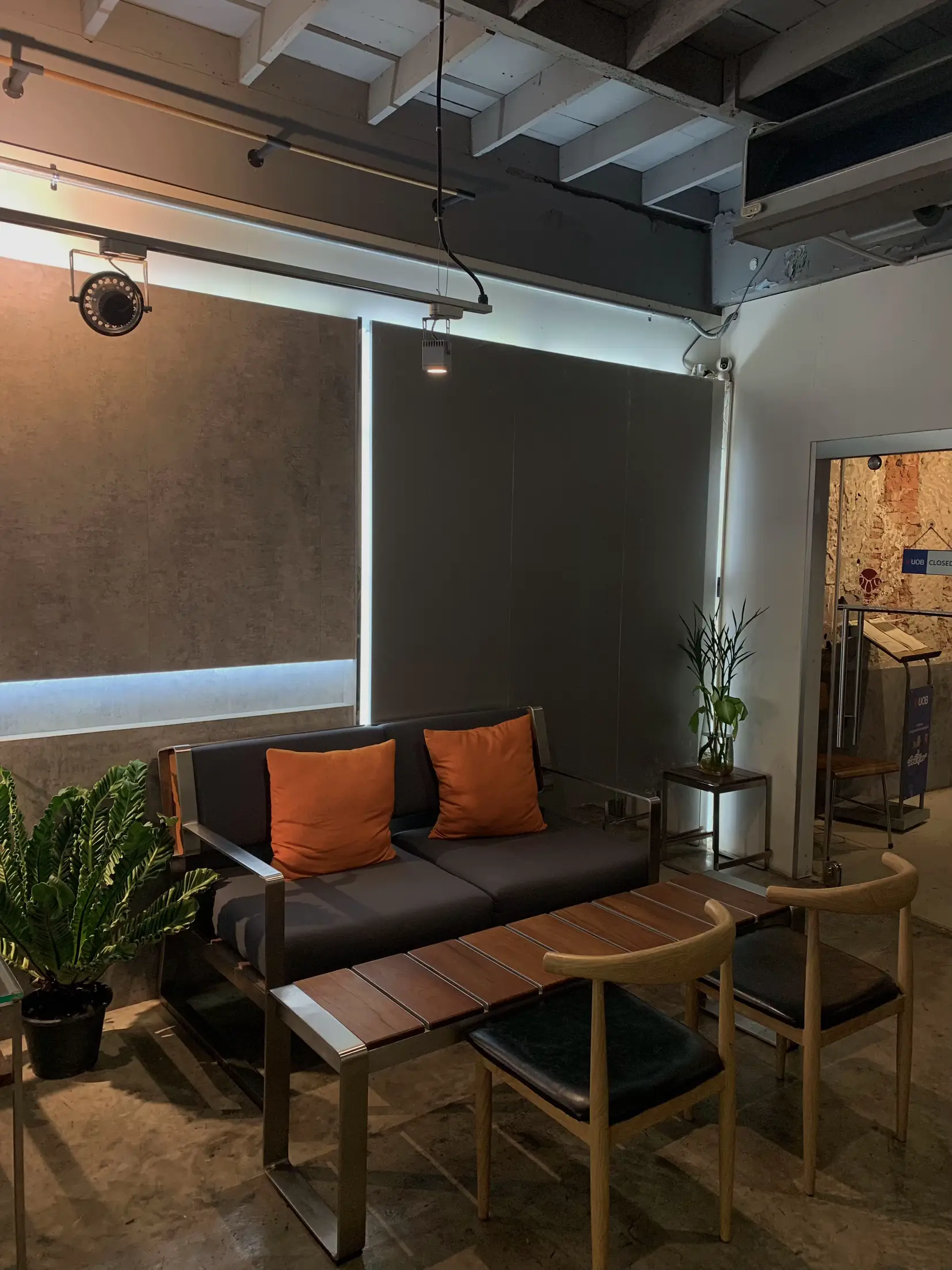 แจกพิกัดที่นั่งทำงานย่านพร้อมพงษ์ 📚 | แกลเลอรีที่โพสต์โดย jry | Lemon8