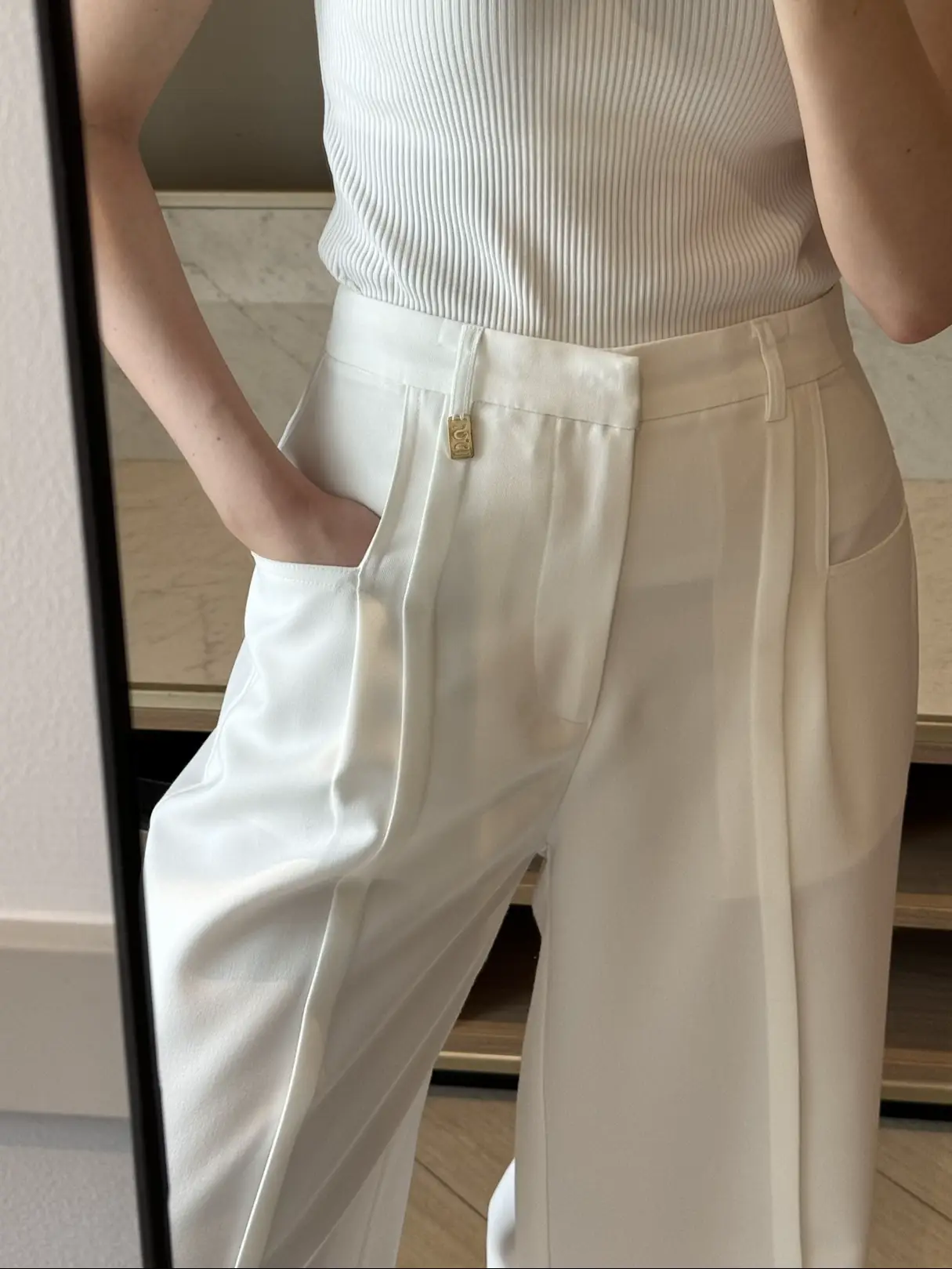 ไอเดียแต่งตัว All White สวยแพงด้วยกางเกง 5 PM Sun 🤍 | แกลเลอรีที่โพสต์ ...