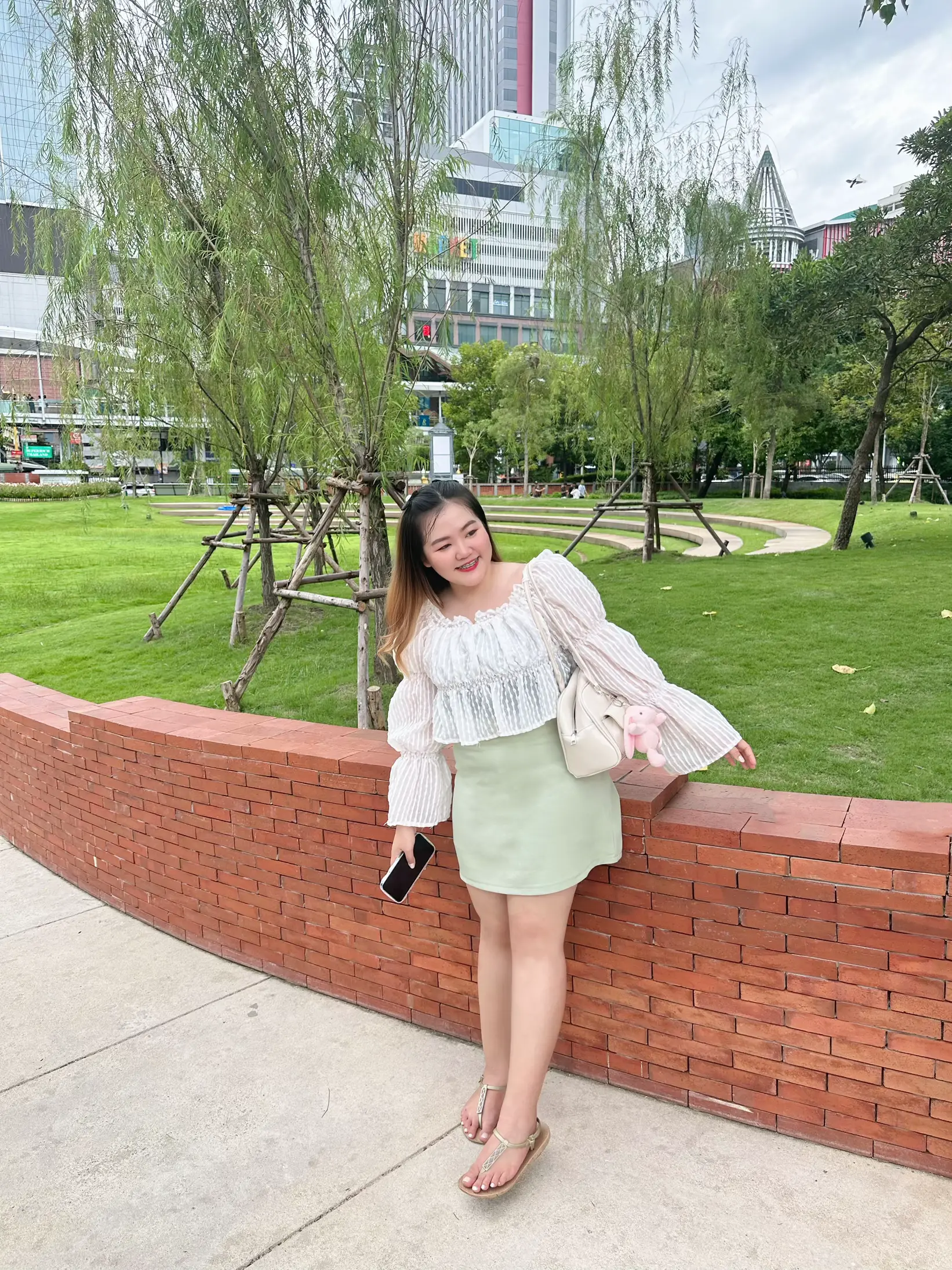 สาวอวบแต่งตัวไปสวนดอกไม้ 🌸🌷 | แกลเลอรีที่โพสต์โดย Miew.mm 🌷🫧 | Lemon8