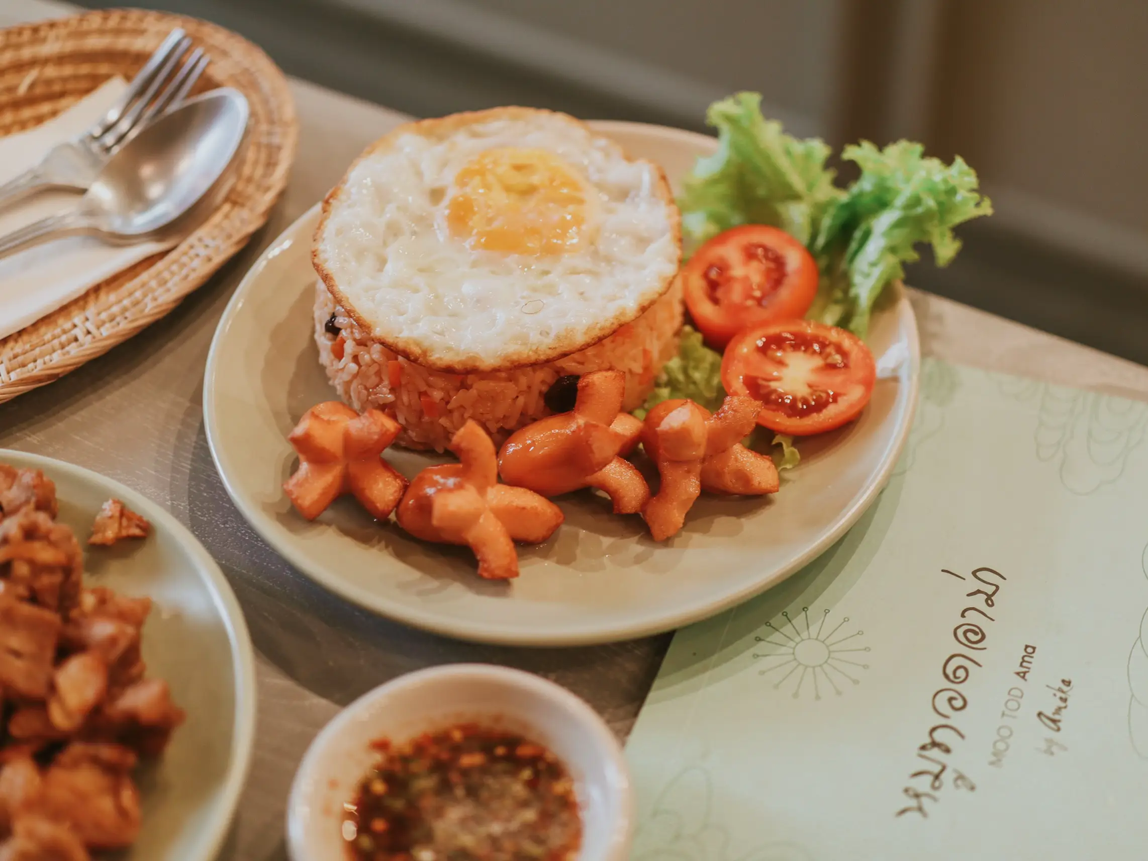 ถ้าใจห่อเหี่ยว ให้หมูทอดเยียวยา~ | แกลเลอรีที่โพสต์โดย May’s Journey | Lemon8