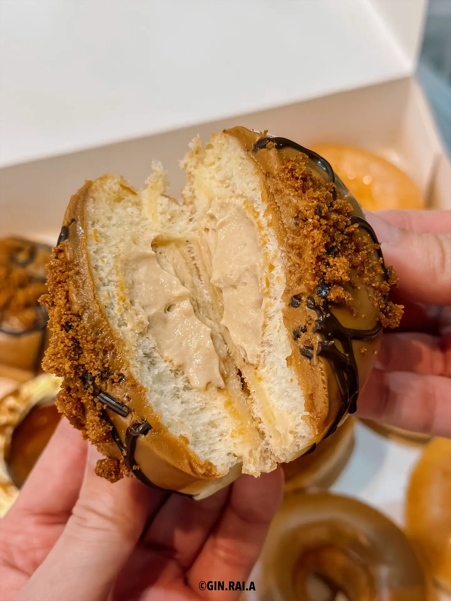 Krispy Kreme x Lotus Biscoff Doughnuts | แกลเลอรีที่โพสต์โดย กินไรอ่ะ ...