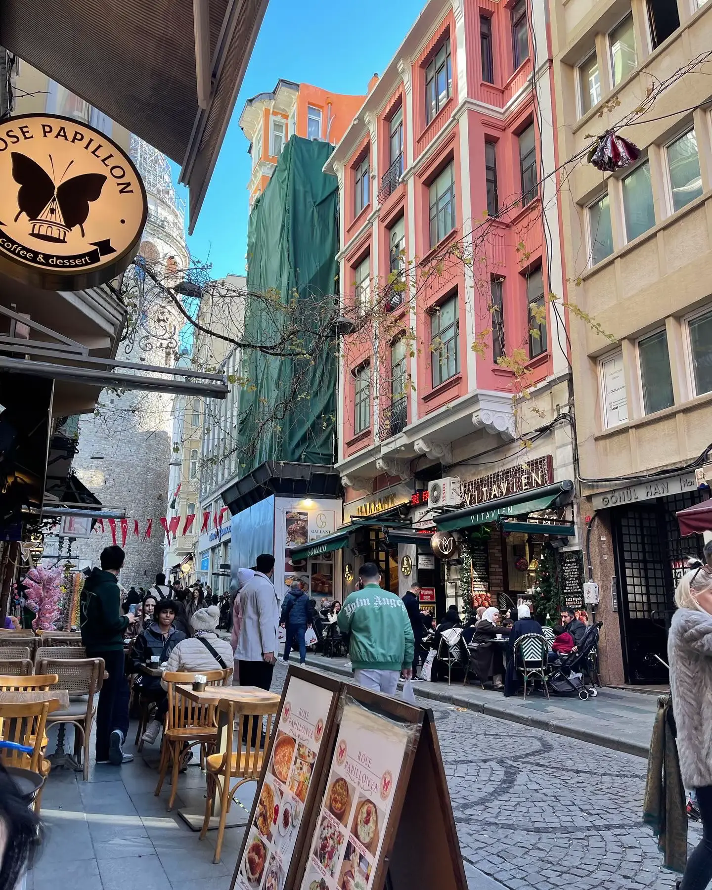 Discover Istanbul, where East meets West 🇹🇷 | Gallery posted by Nicha 🤍 | Lemon8