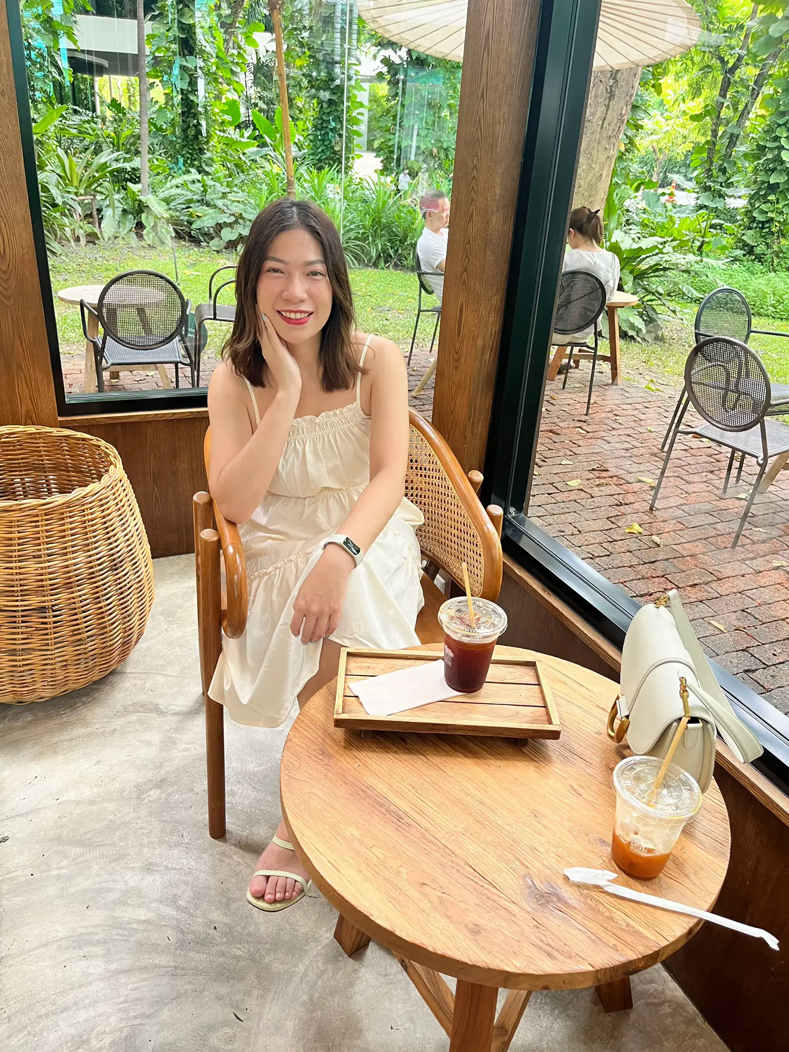 คาเฟ่ฮีลใจ…ใกล้ MRTสายสีเหลือง | แกลเลอรีที่โพสต์โดย Hs.mild | Lemon8